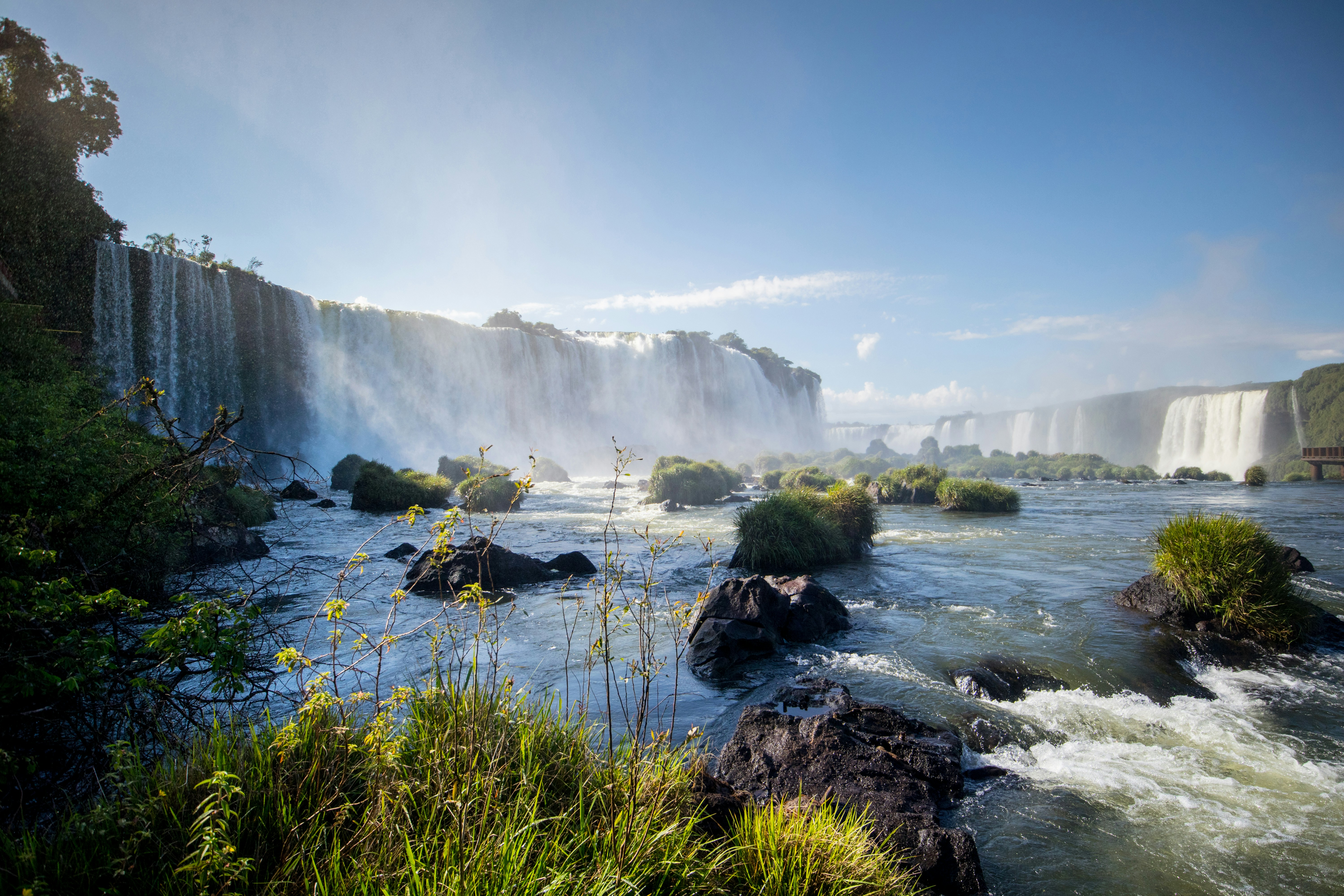 Morning Mist Over Niagara: Rocks, Vistas, and the Cascade