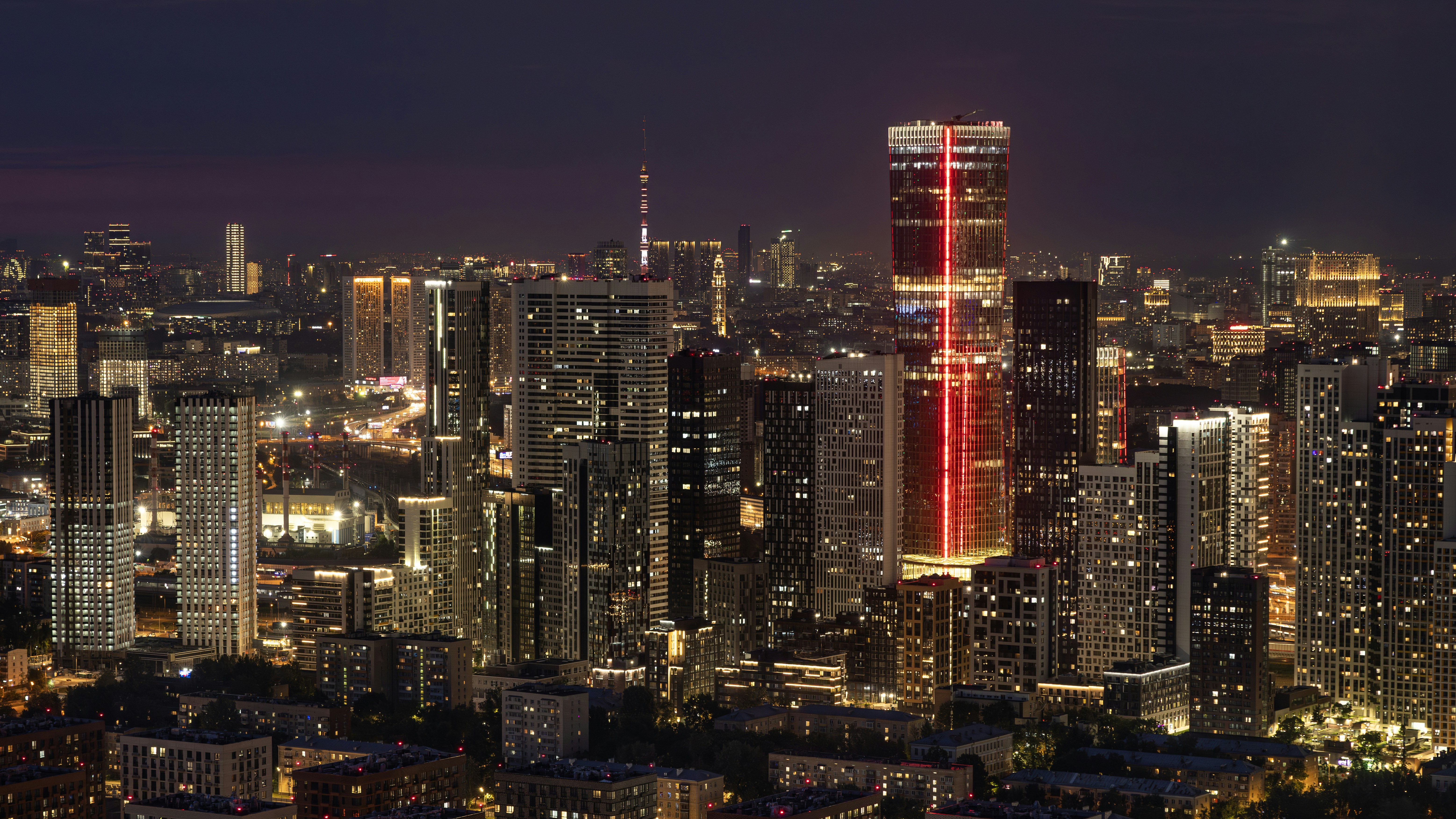 Night Pulse Over the Glass Canyon