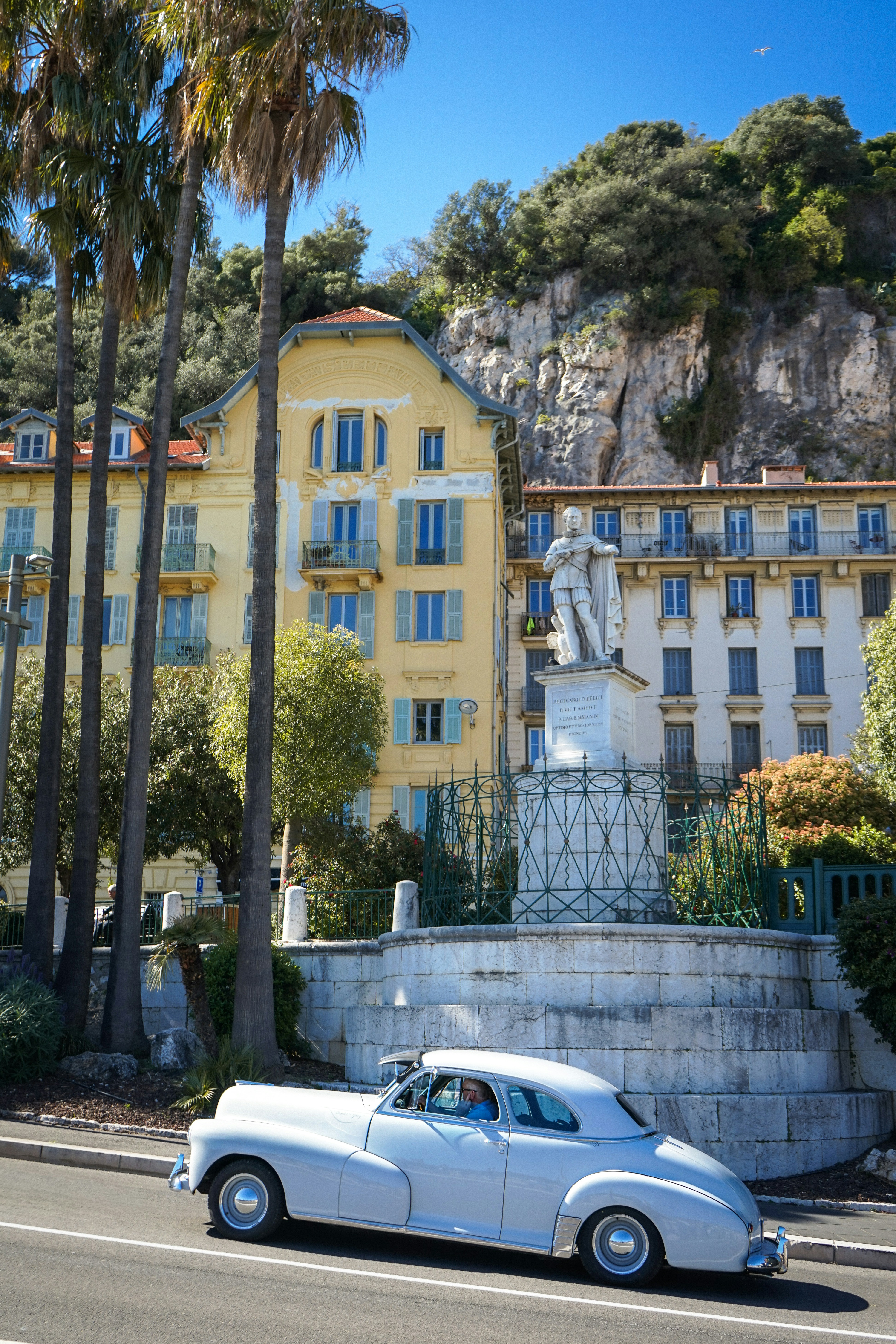 Mid-Century Motion under a Riviera Sky