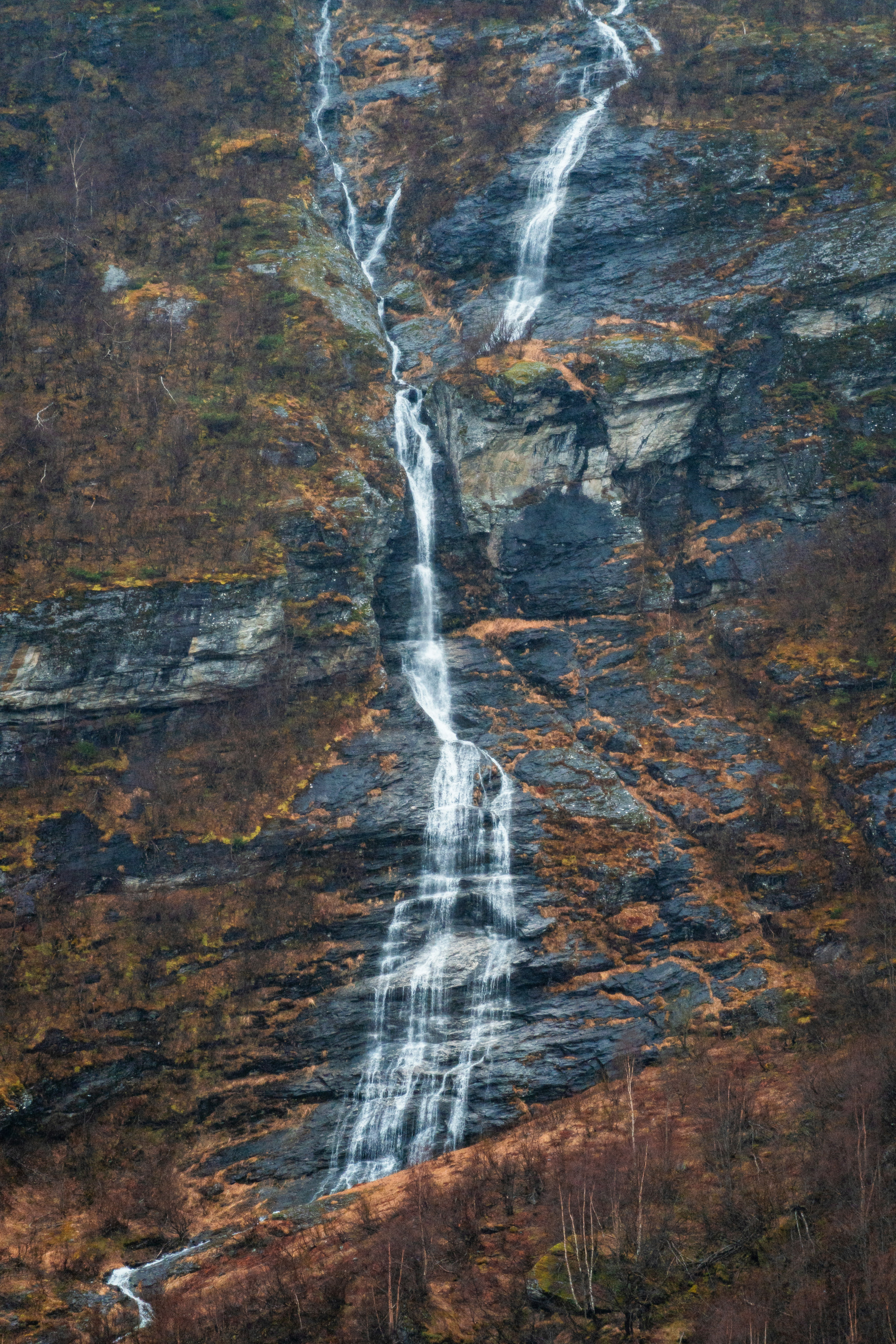 Mist Thread Descends the Rock Face