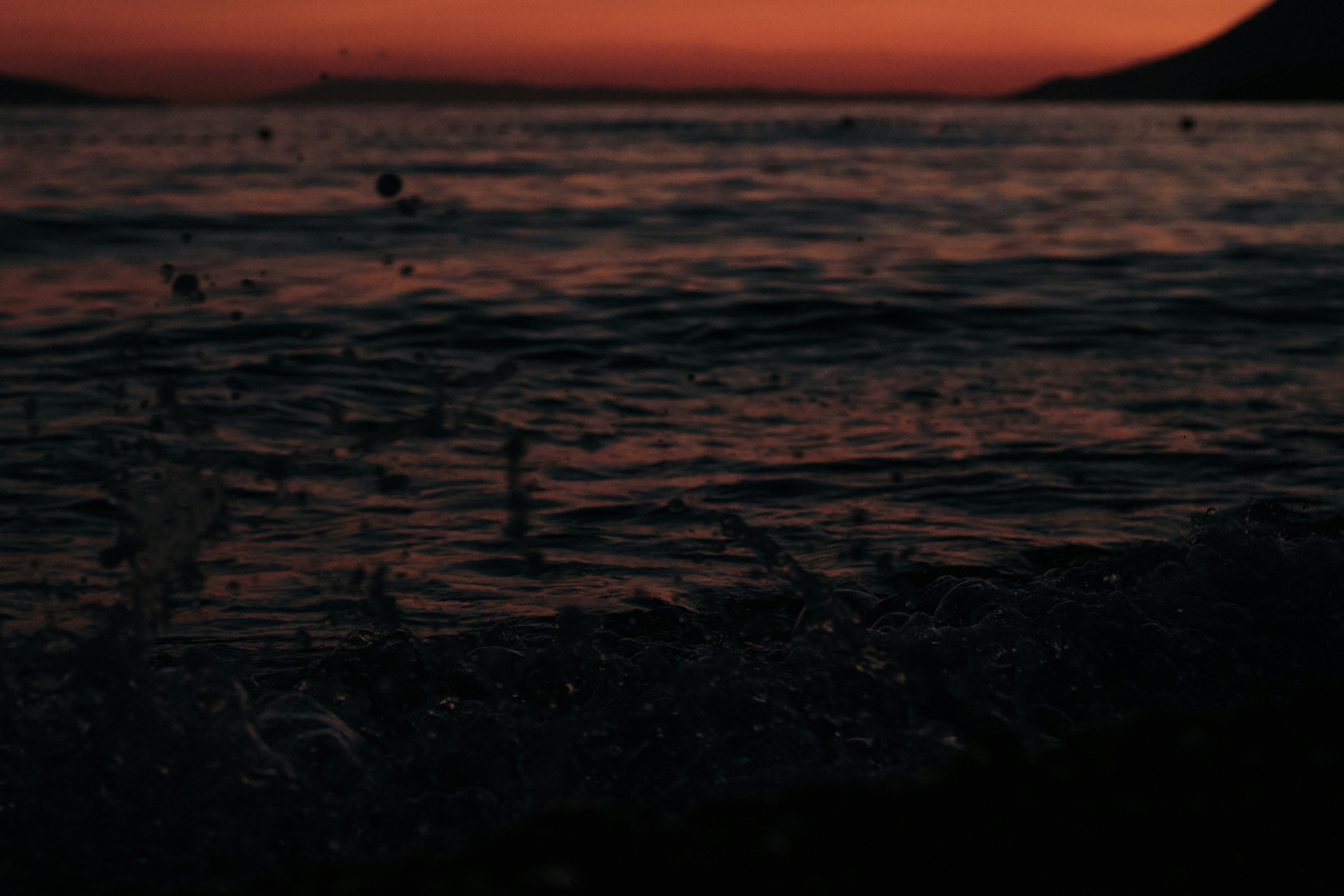 Dusk Shoreline: Quiet Waves at the Edge of Darkness