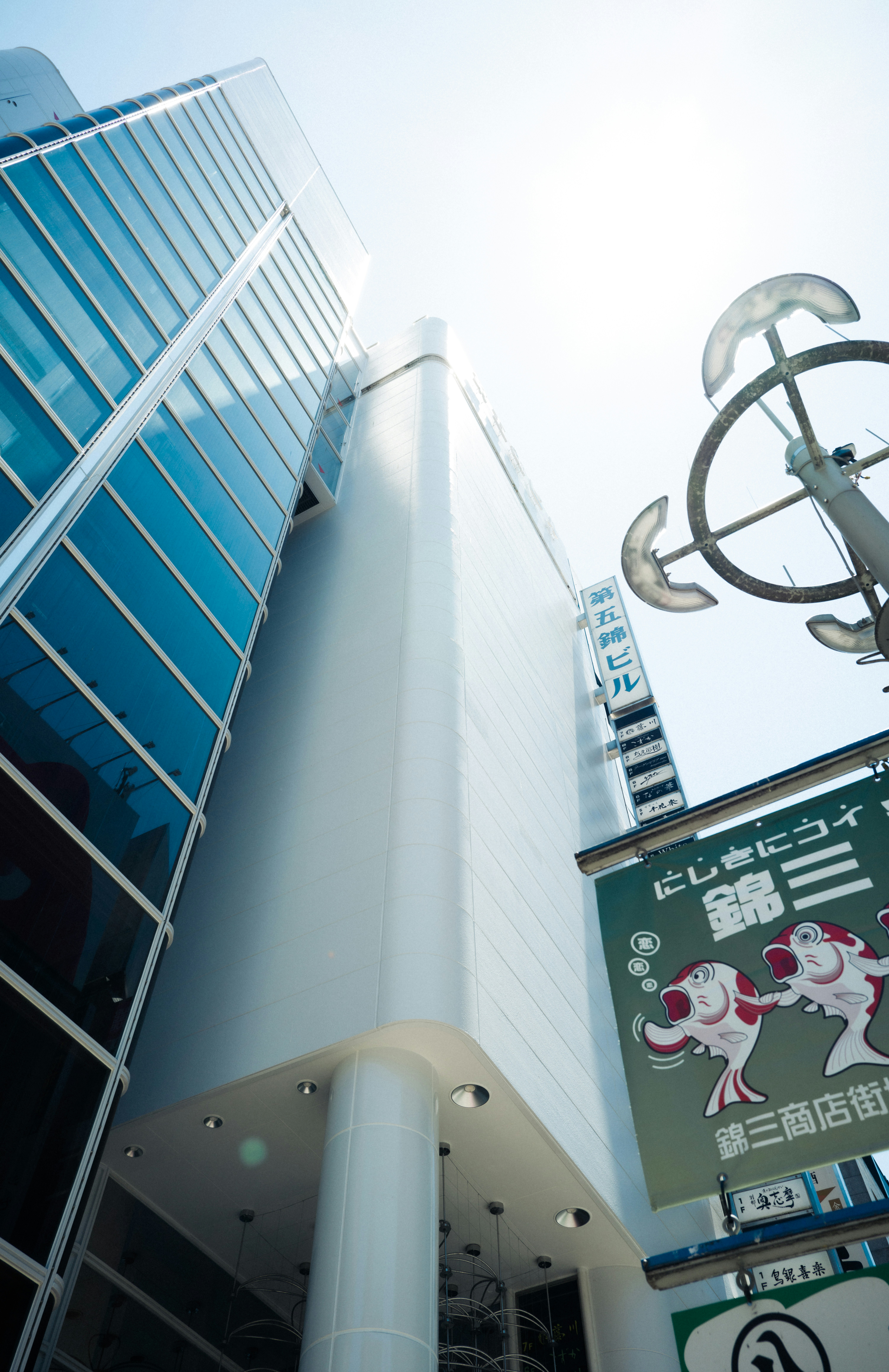 Skyward Facade: A Glinting Kanagawa Tower Reaching Toward the Light