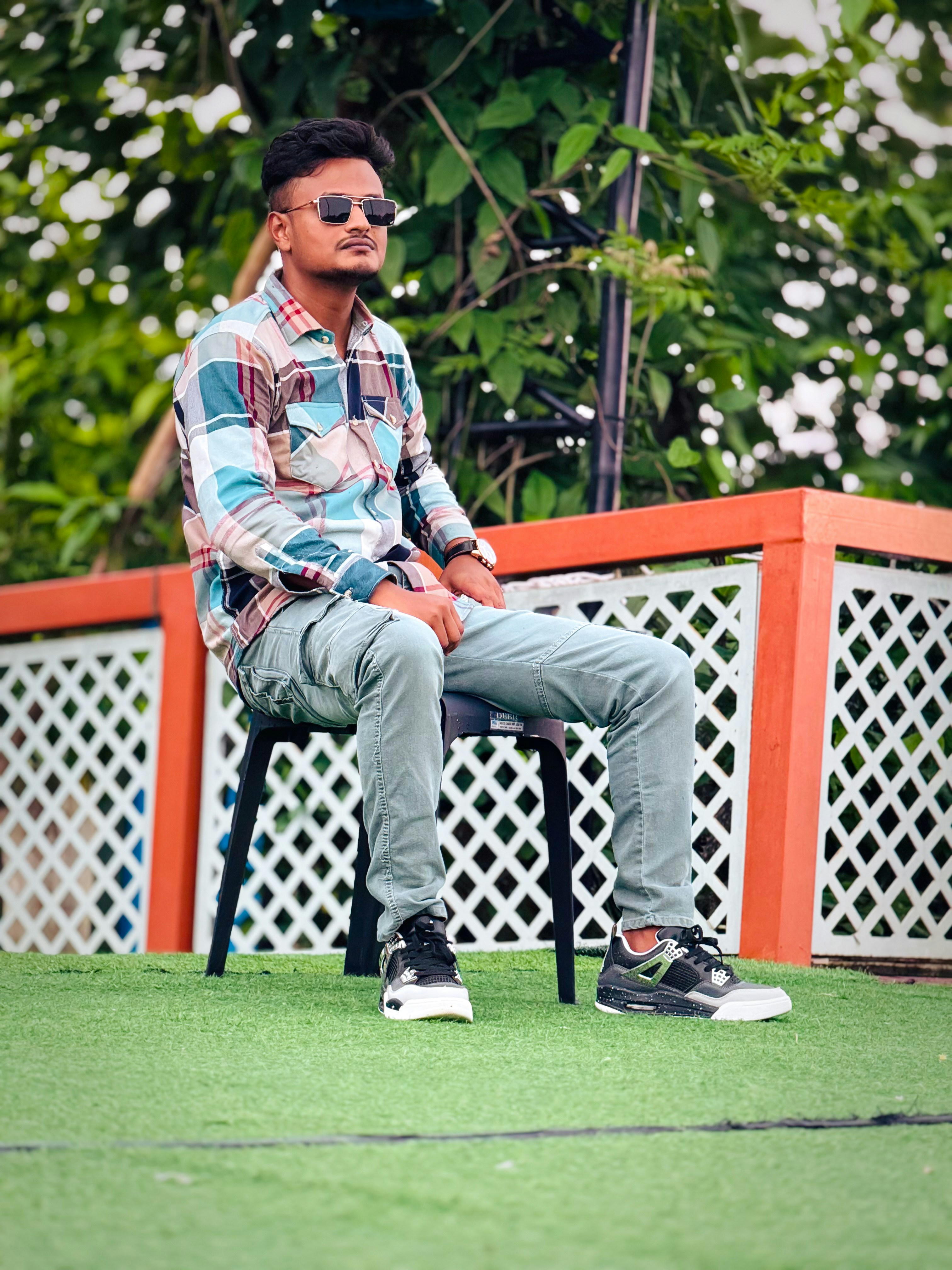 Casual Confidence: The Seated Street Style Portrait