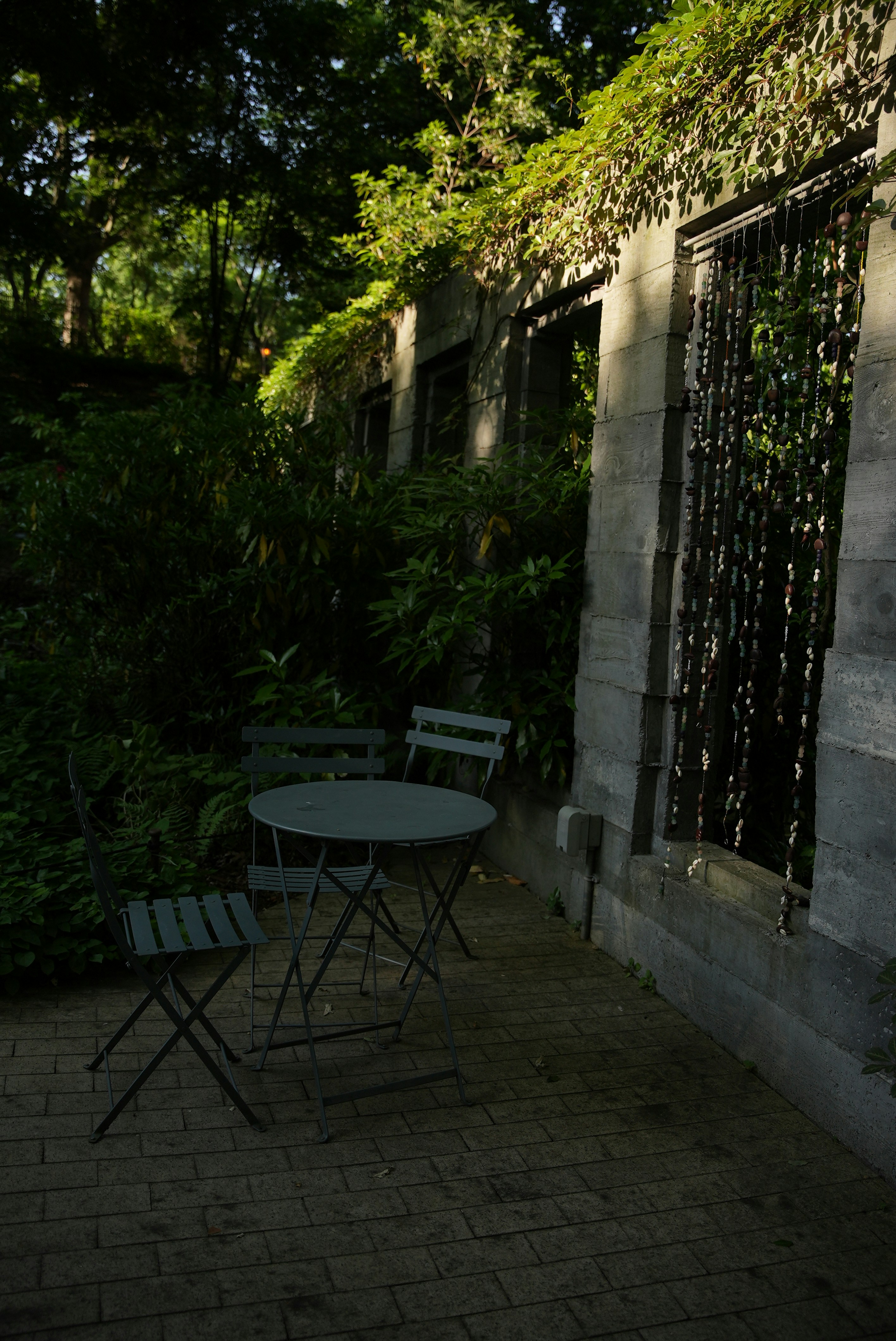 Shaded Courtyard Pact: Quiet Table Under Ivy and Stone