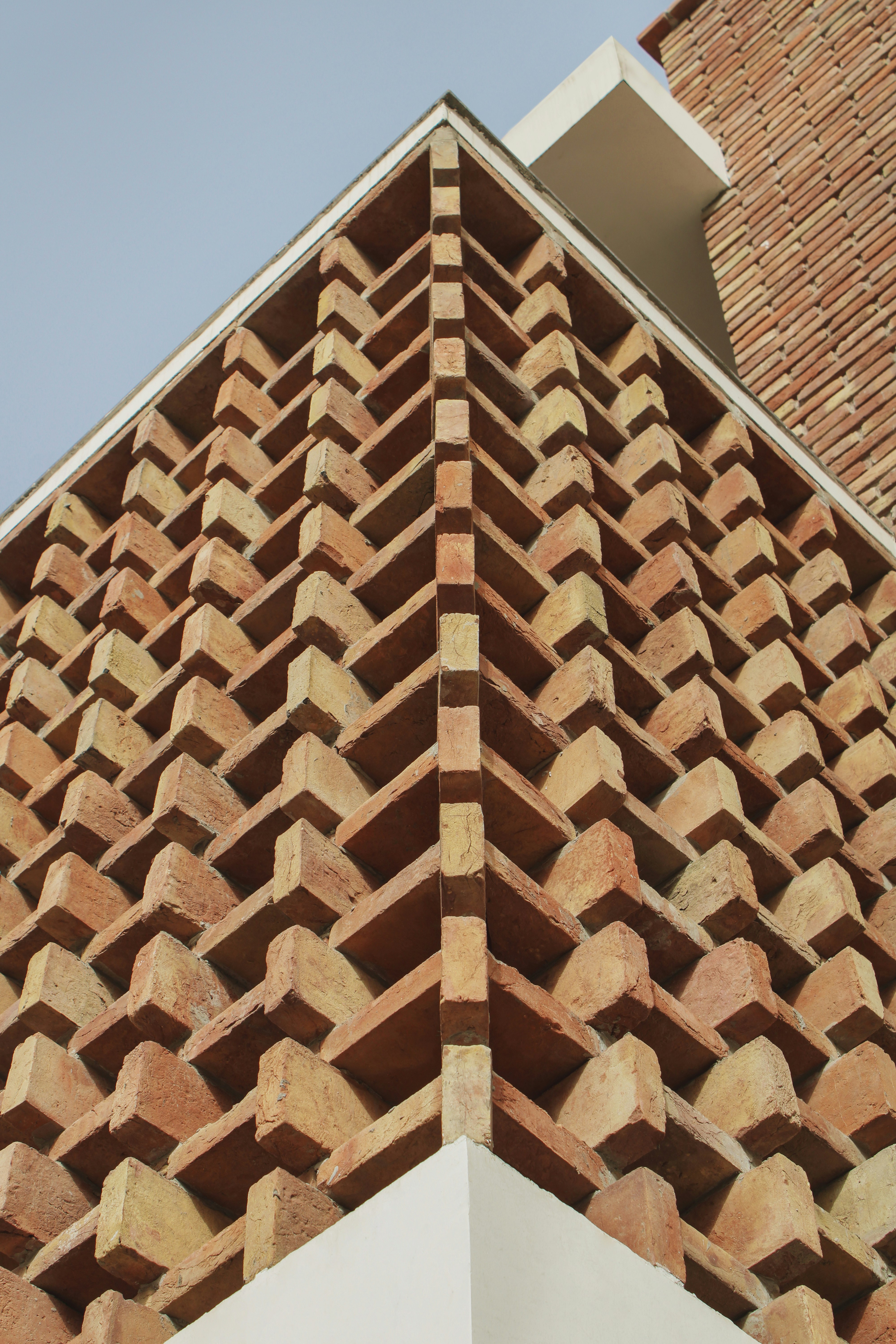 Brick-pattern Facade Converges at a Corner Vertex