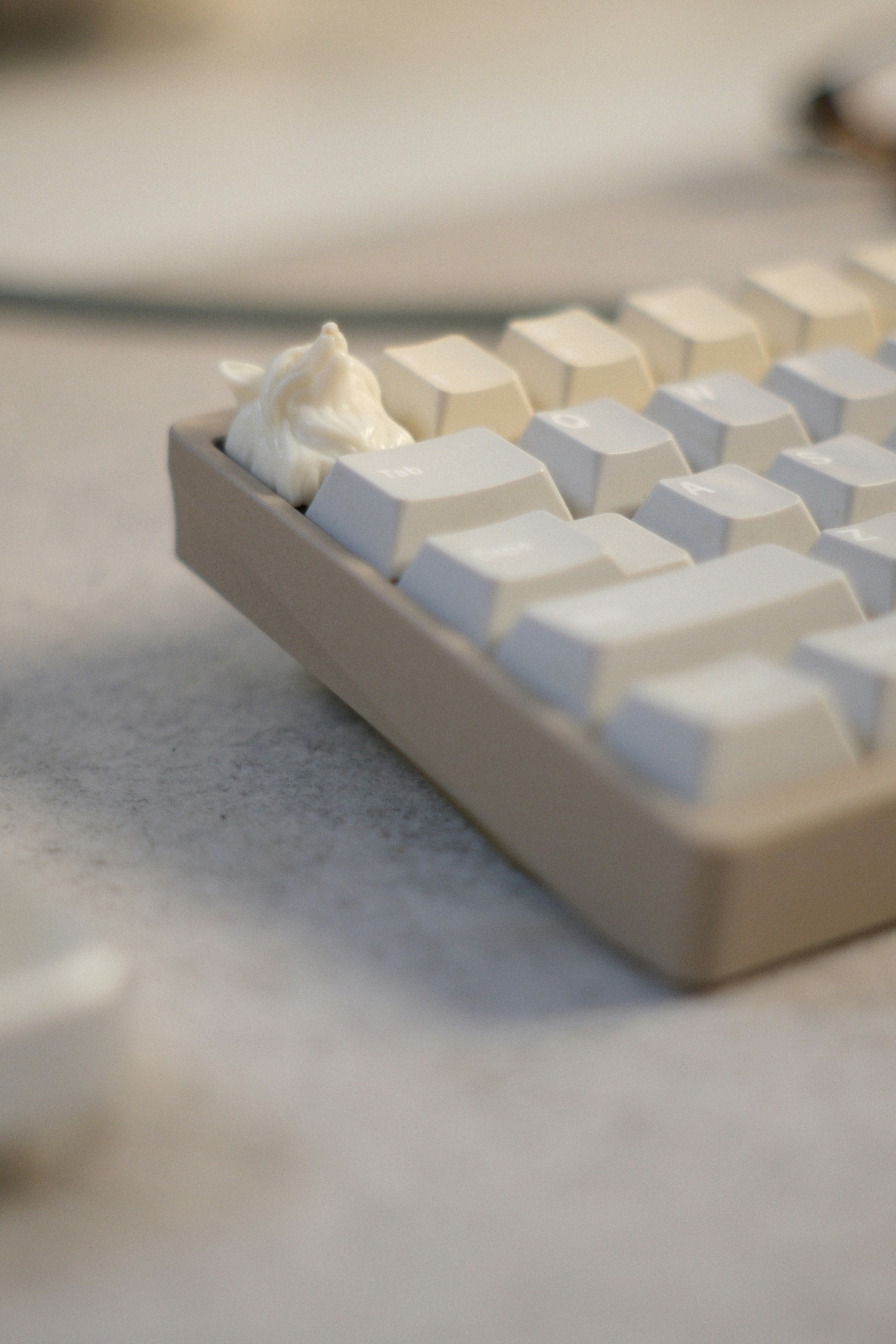 Whispery Cream Keyboard Corner