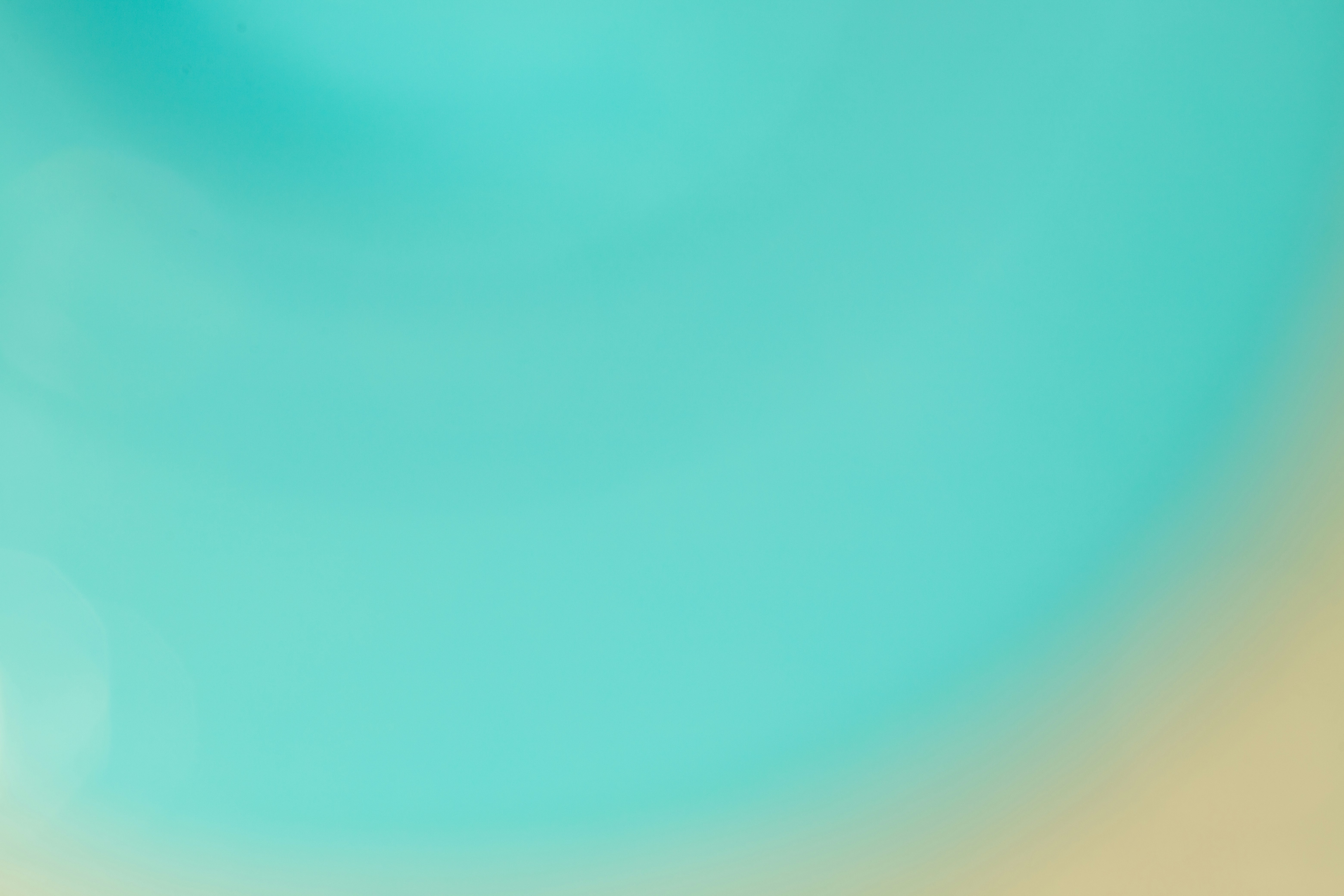 Soft Gradient Sky: A Minimal, Dreamlike Blur