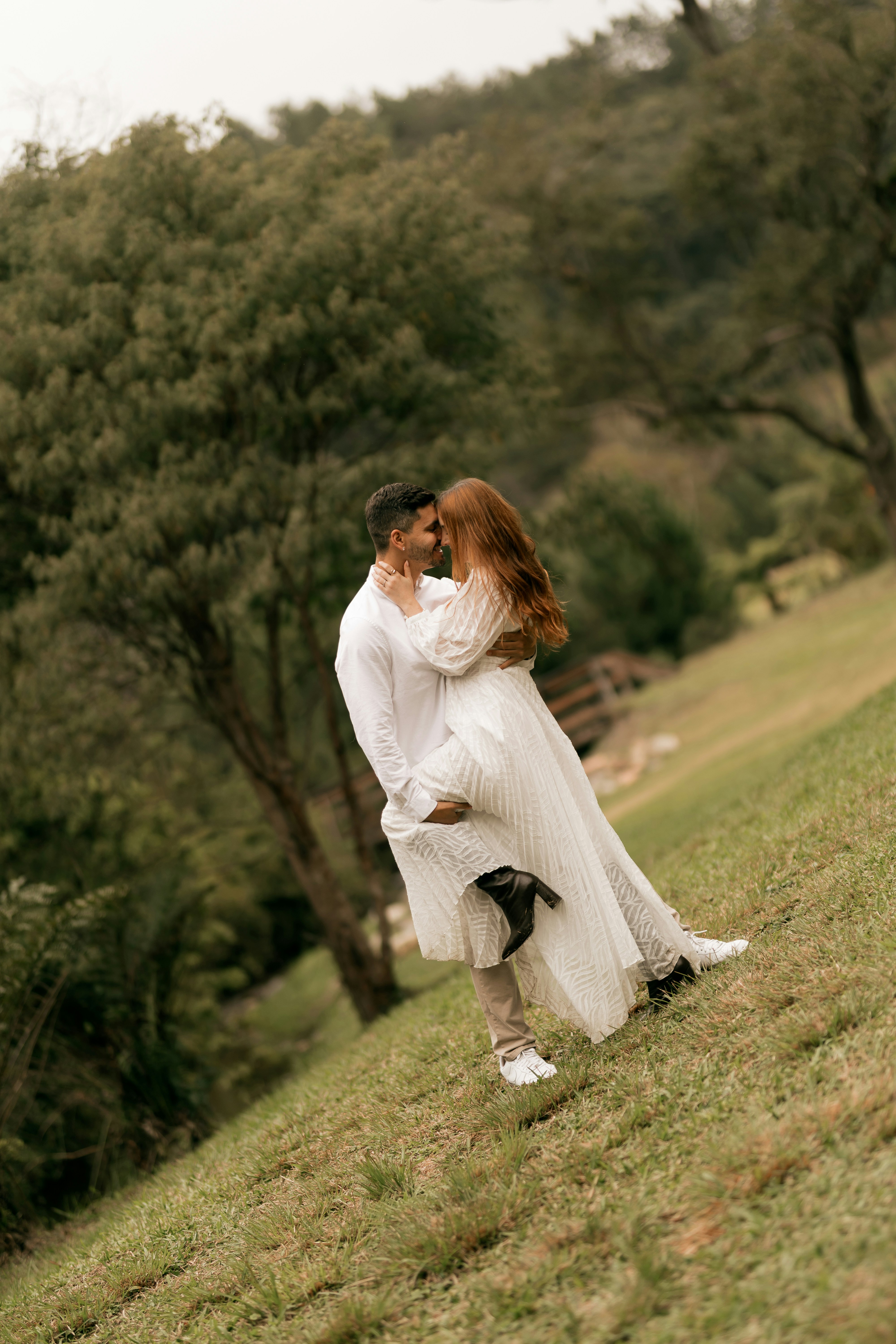 Ridge Embrace: A Quiet Moment Among the Oaks