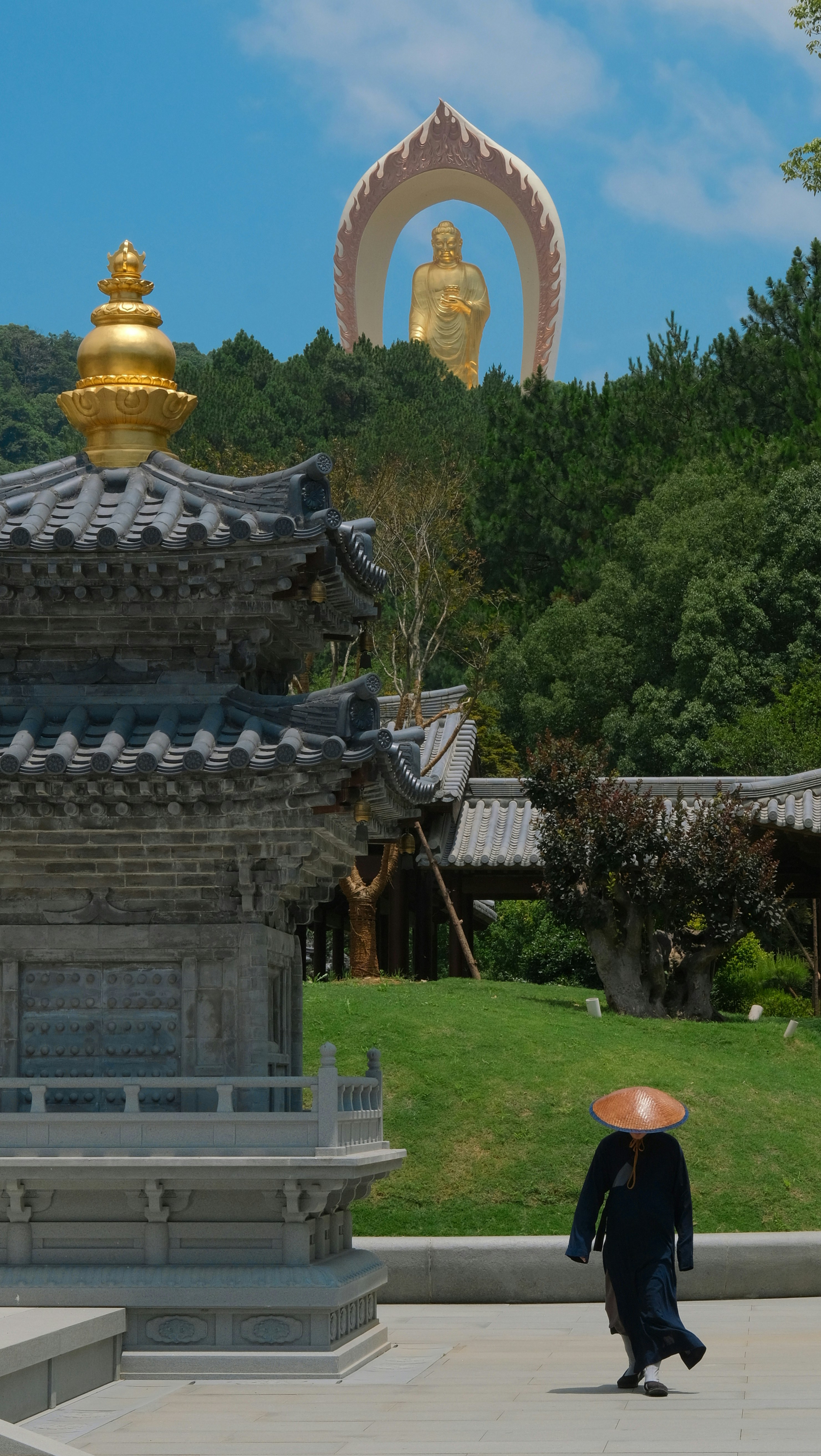 Golden Buddha Watcher: A Quiet Path Toward the Hillside Shrine