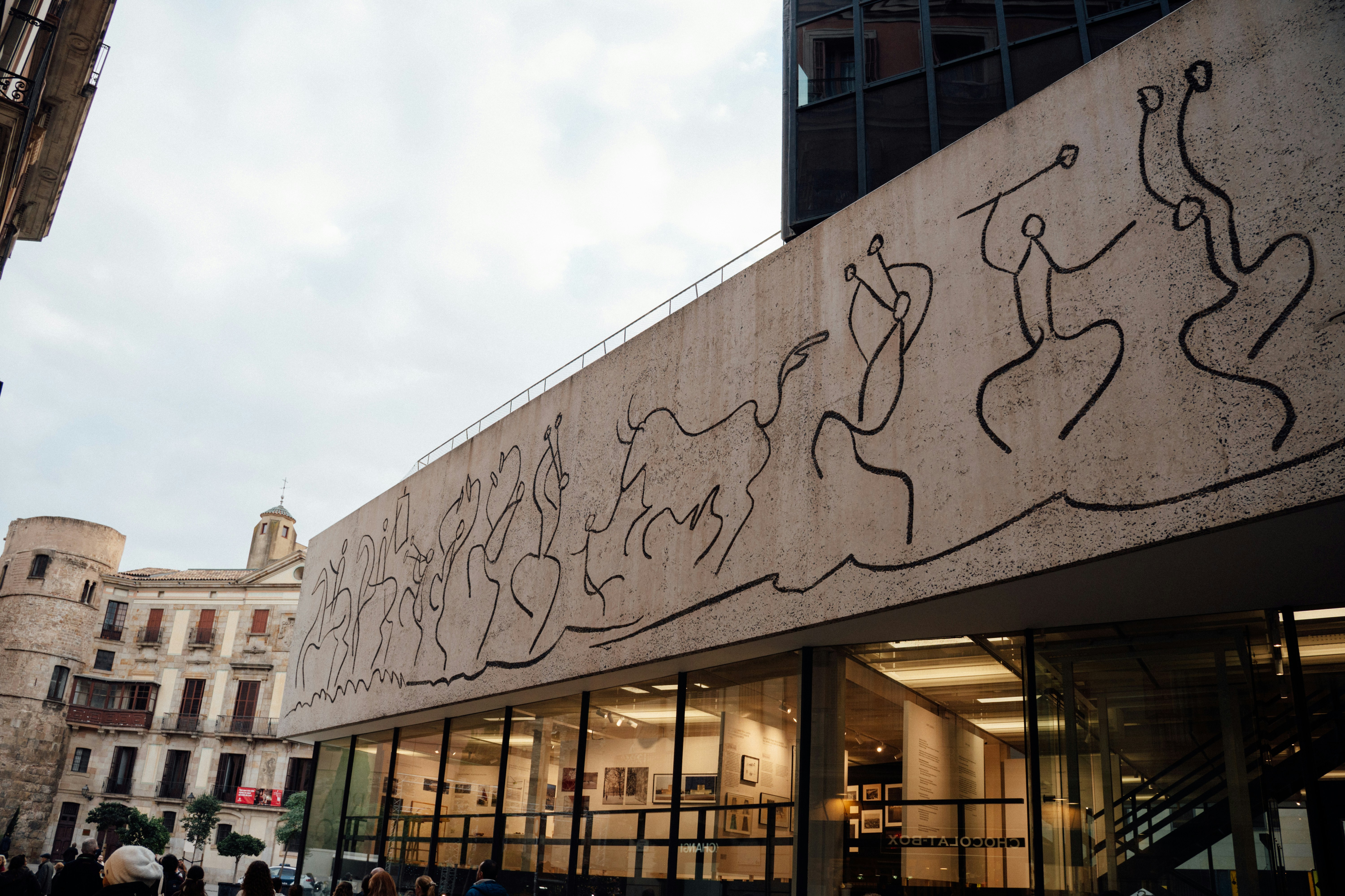 Line Drawn in Light: A Modern Facade with Whimsical Figures