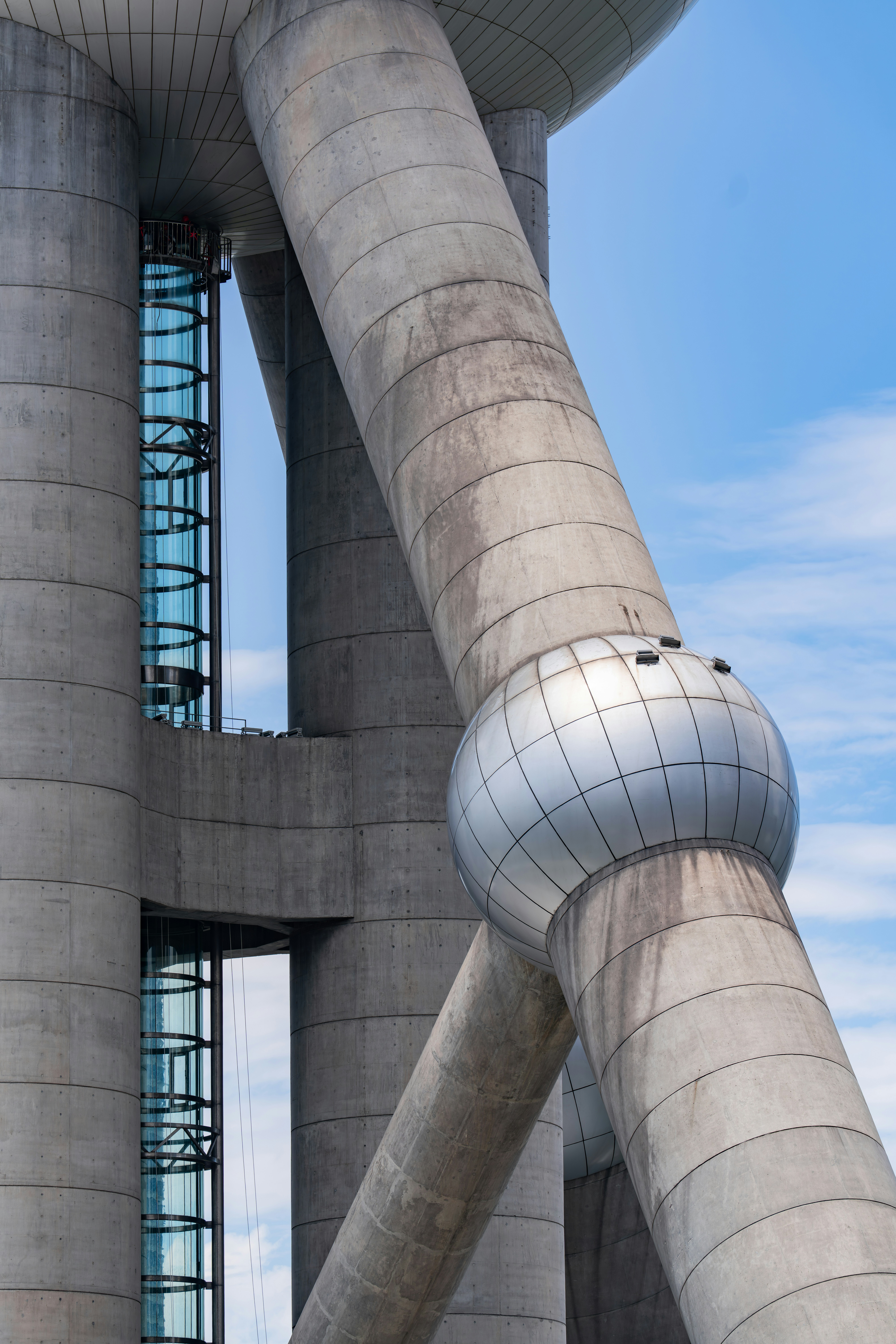 Orbital Pillar: Concrete Curves and a Spherical Connector