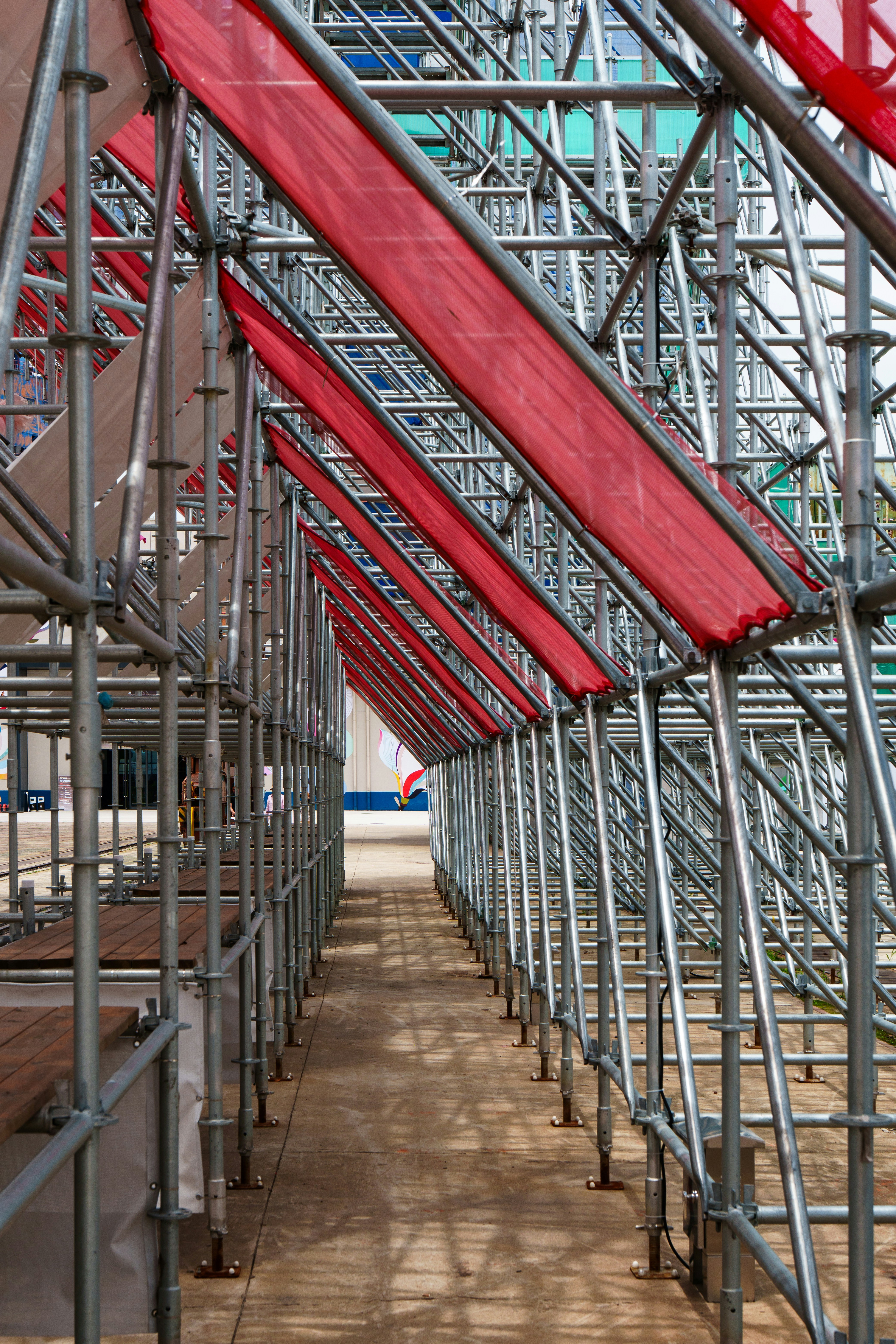 Between Steel Ribs: A Path Through the Scaffolding Corridor