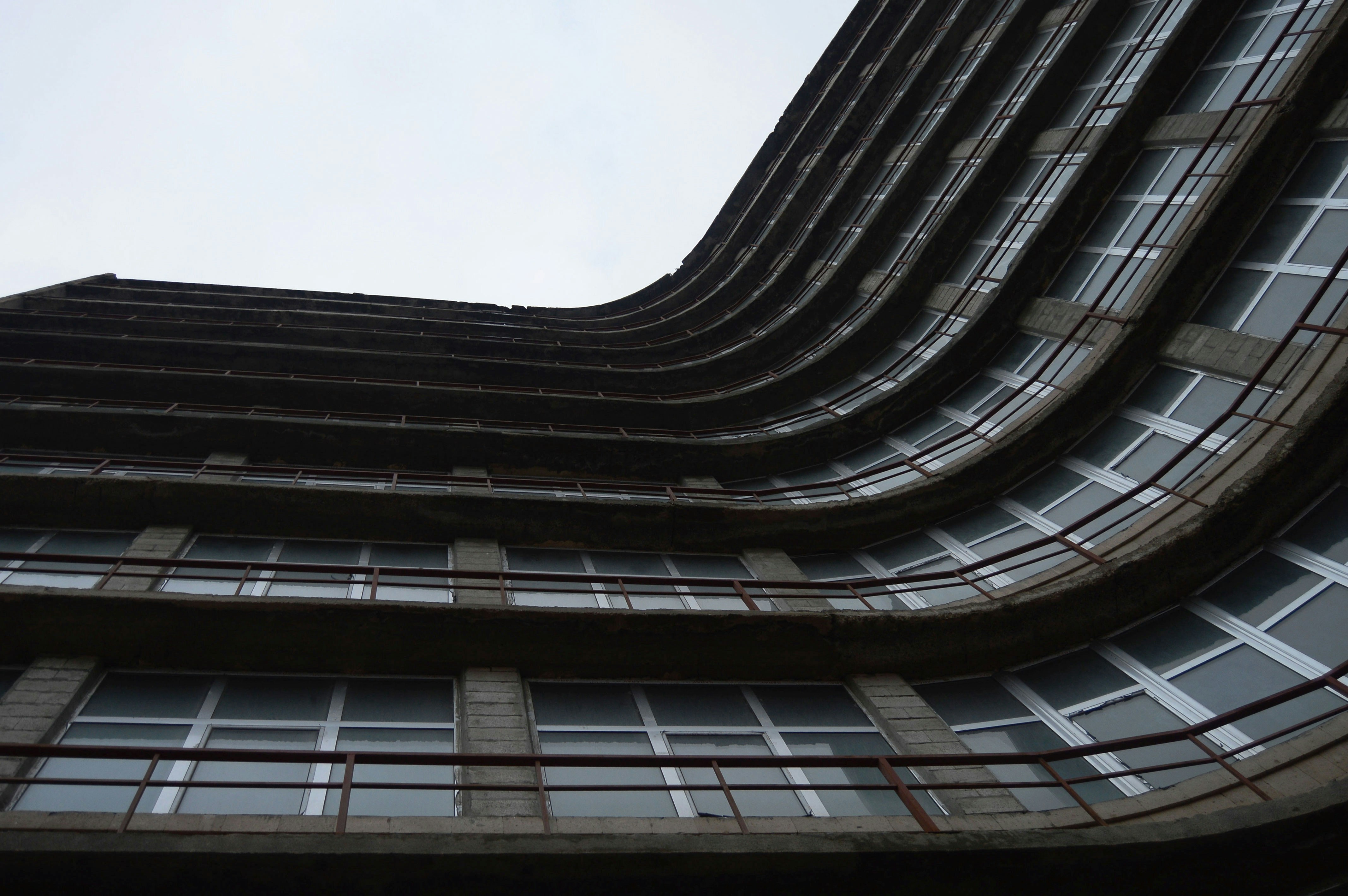 Curved Levels: a diagonal skyline of stacked glass and brick