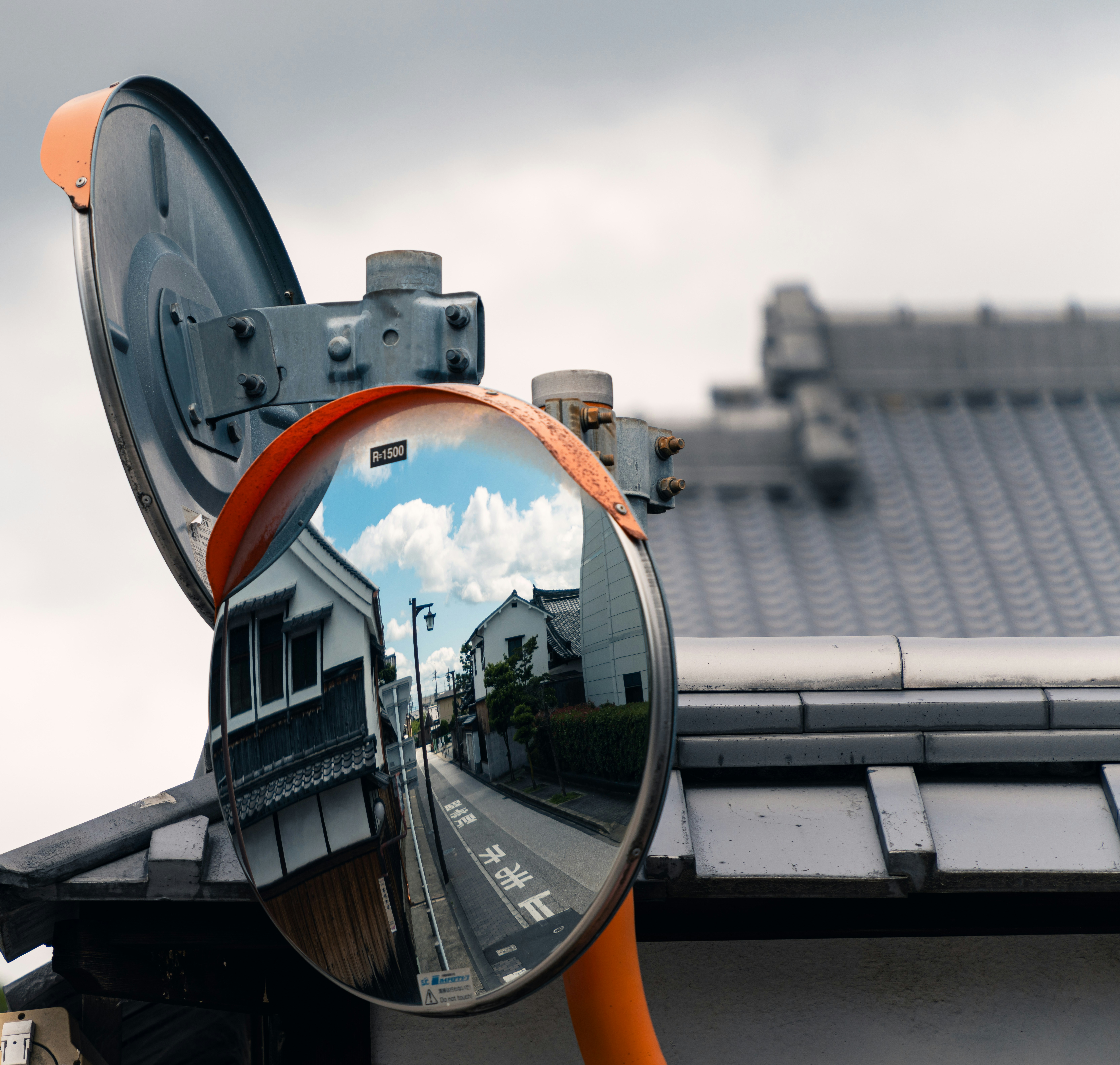 Mirror on the Rooftop: Street View in the Round