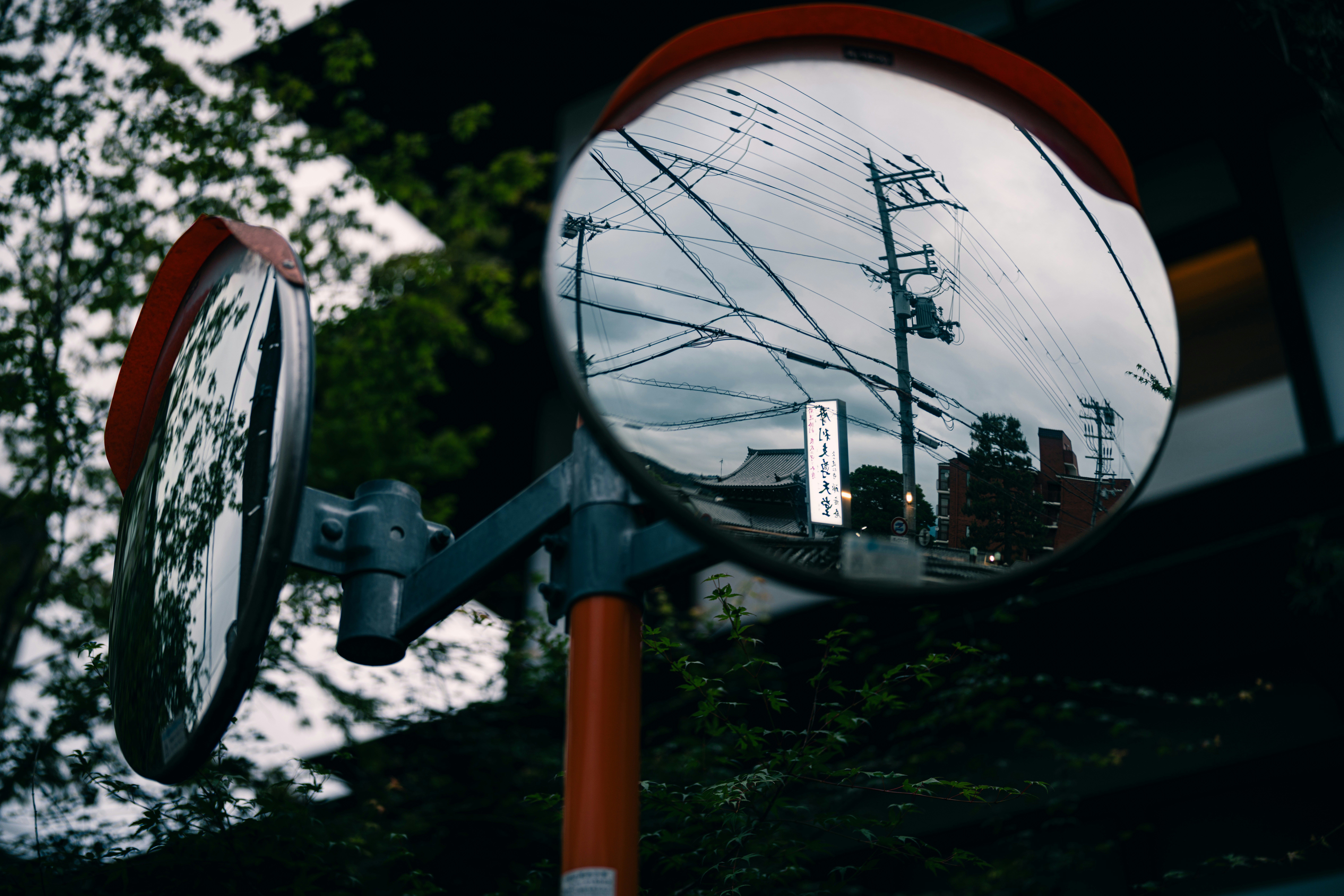 Mirrored Signals: Street Lamp Reflections in a Convex Circle