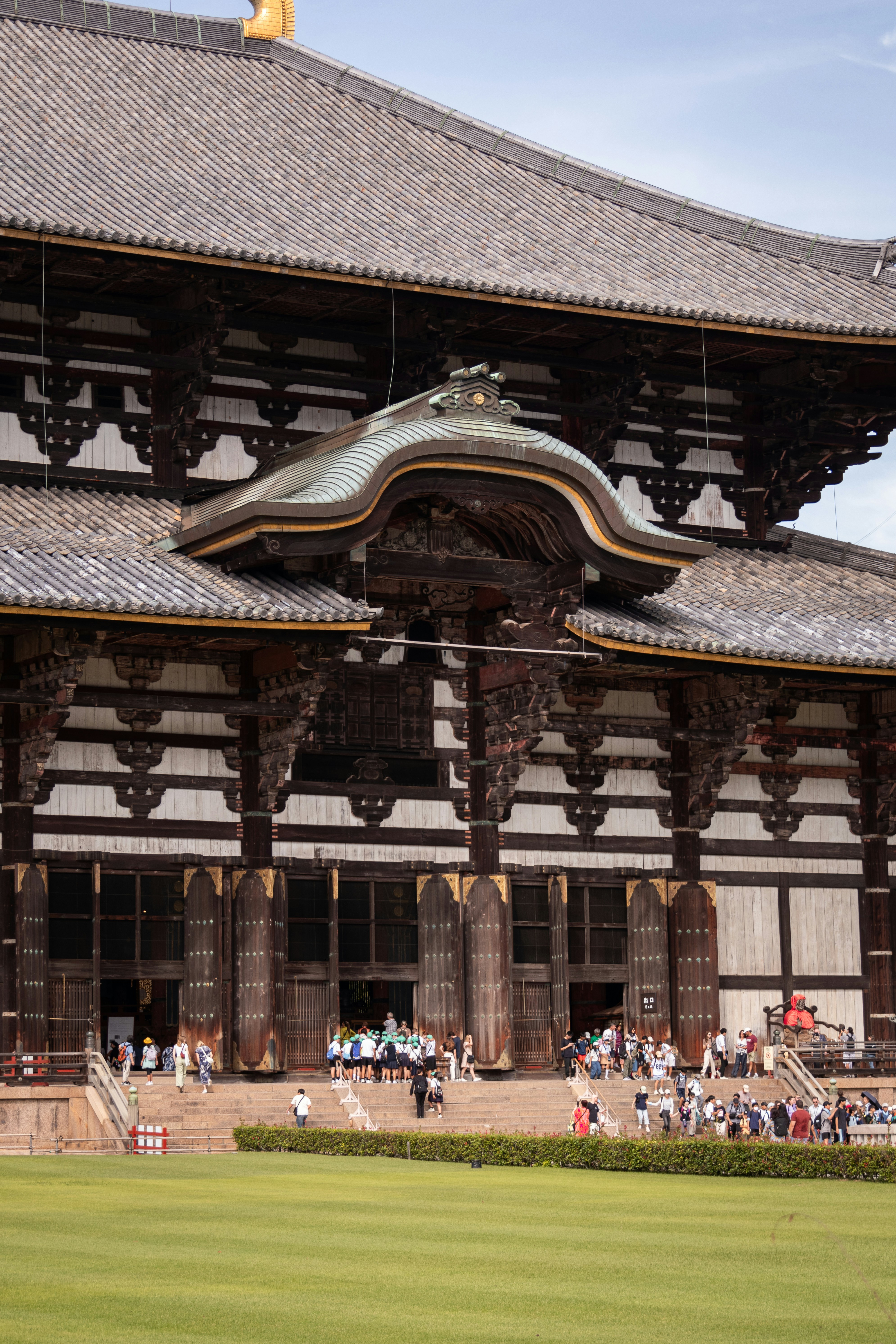 Temple Entrance in Focus: A Crowd Before a Grand Japanese Gate