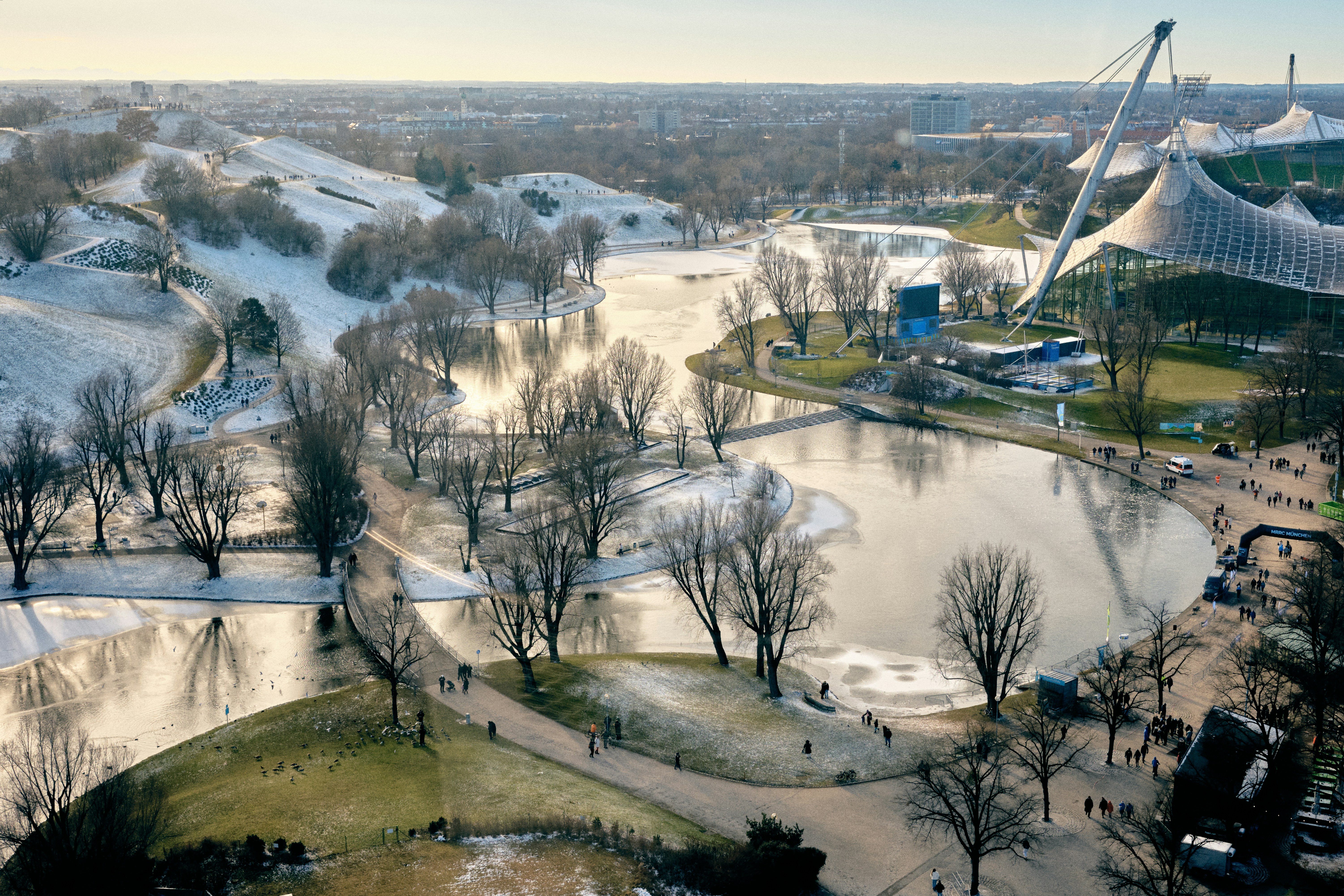 Skylight over a Wandering Park: Winter Reflections at a Modern Arena