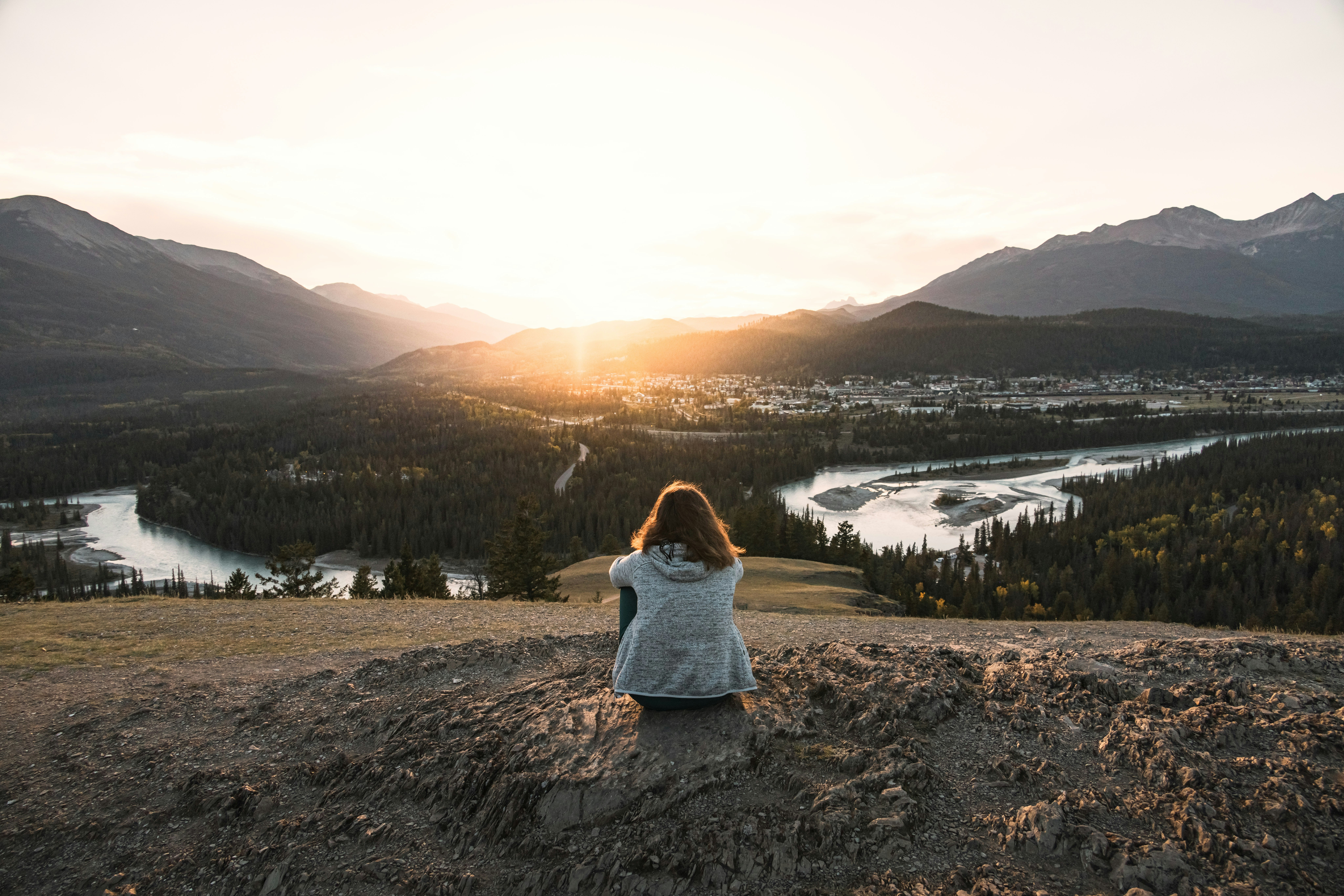 Sunlit overlooking figure: a quiet moment above the valley