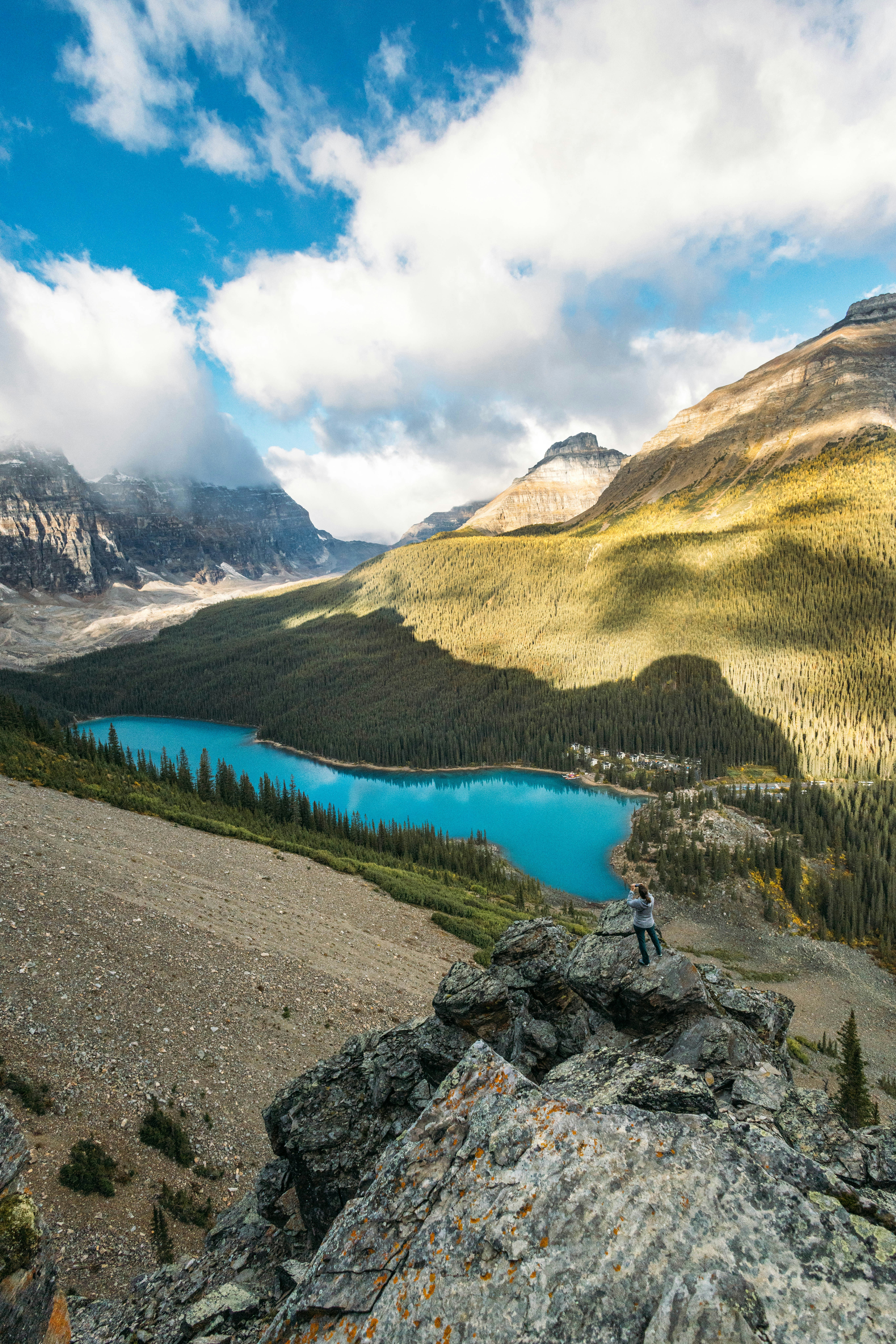 Via de Blue Glacier: A Solo Climber Overlooking an Alpine Pano
