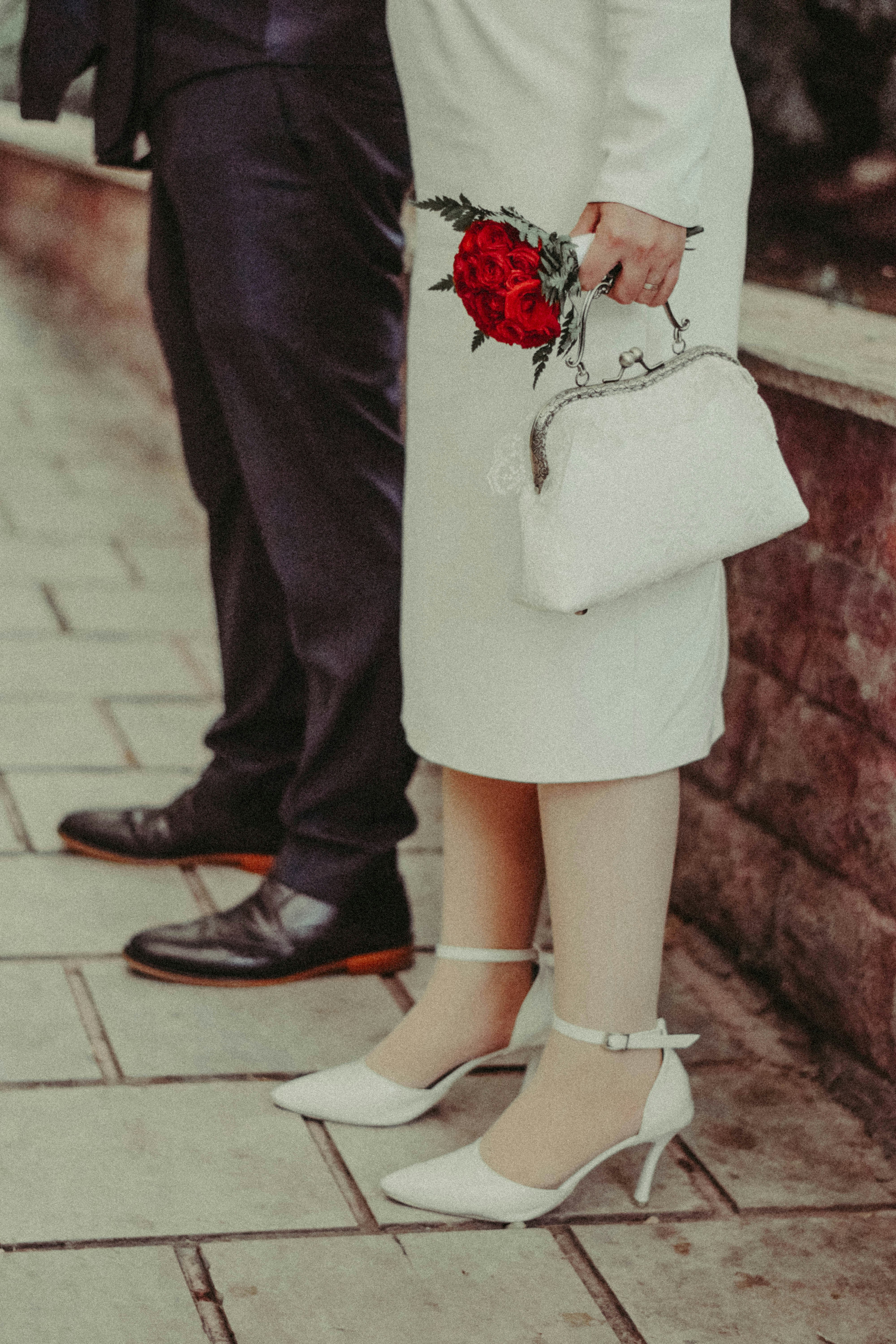 Elegance on the Edge: A Bride’s Quiet Reveal