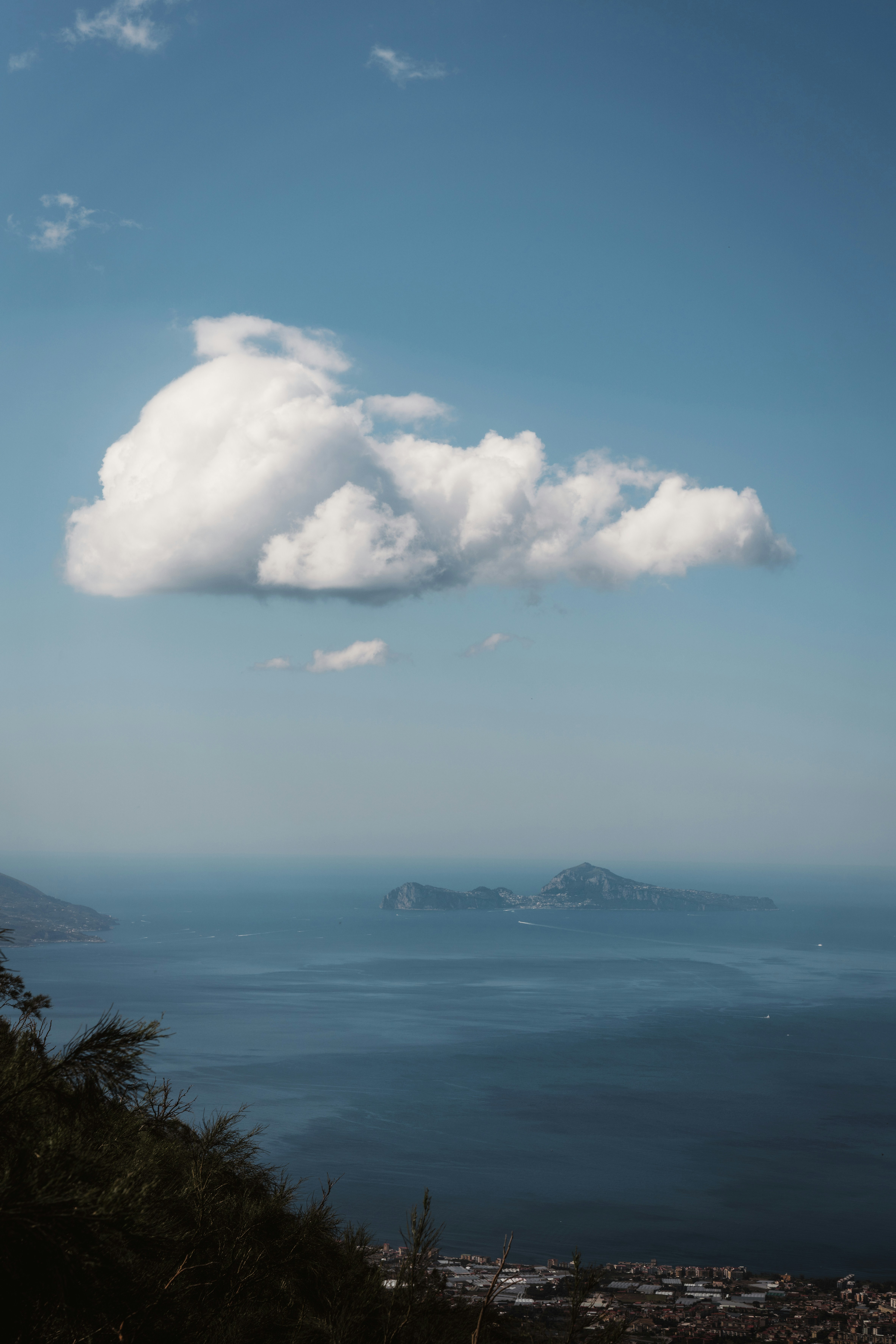 Cloud Over Sea: Quiet Horizon Above Islanded Veil