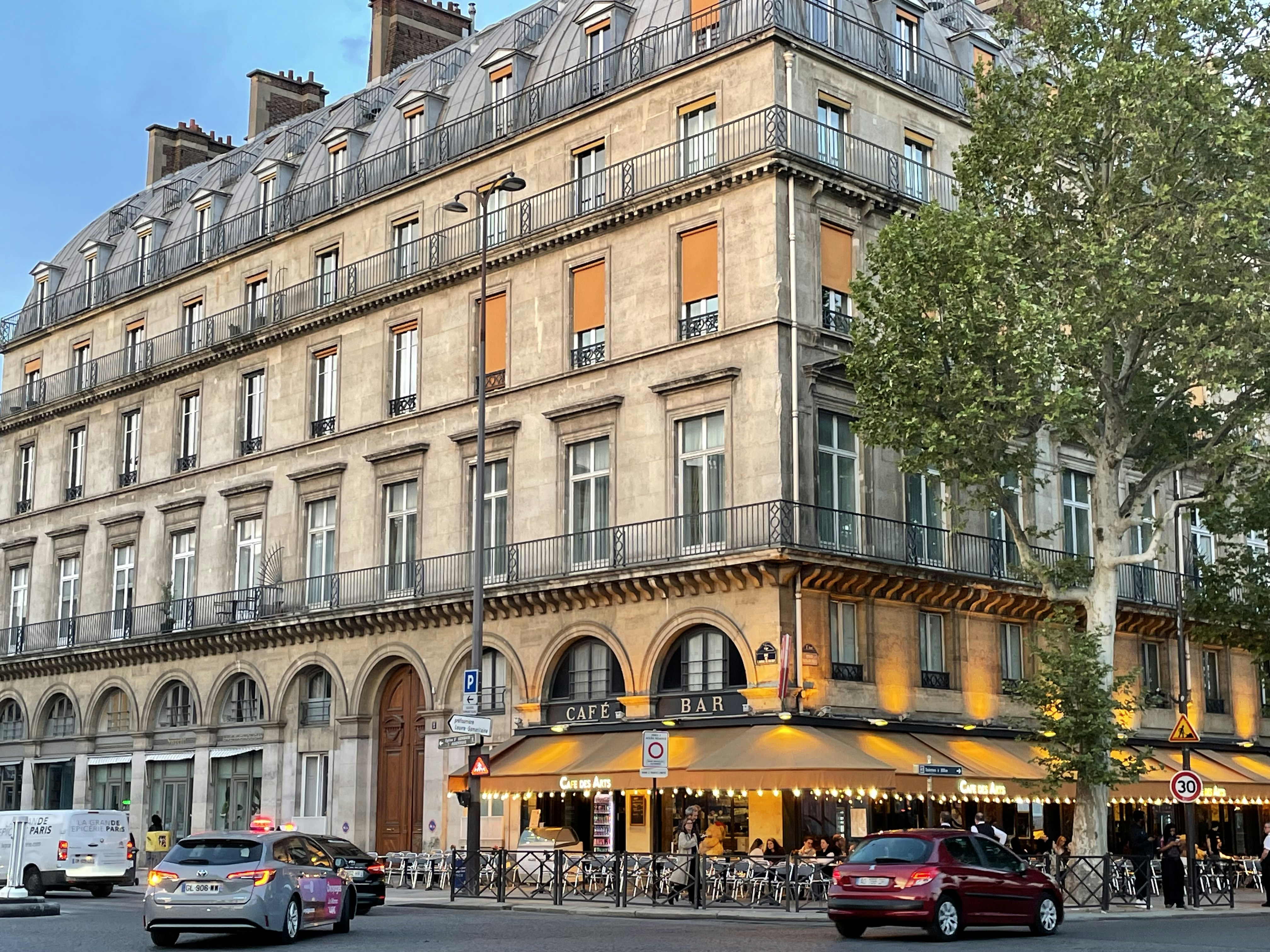 Corner Café Seconds: A Parisian Street Scene Under Warm Neon