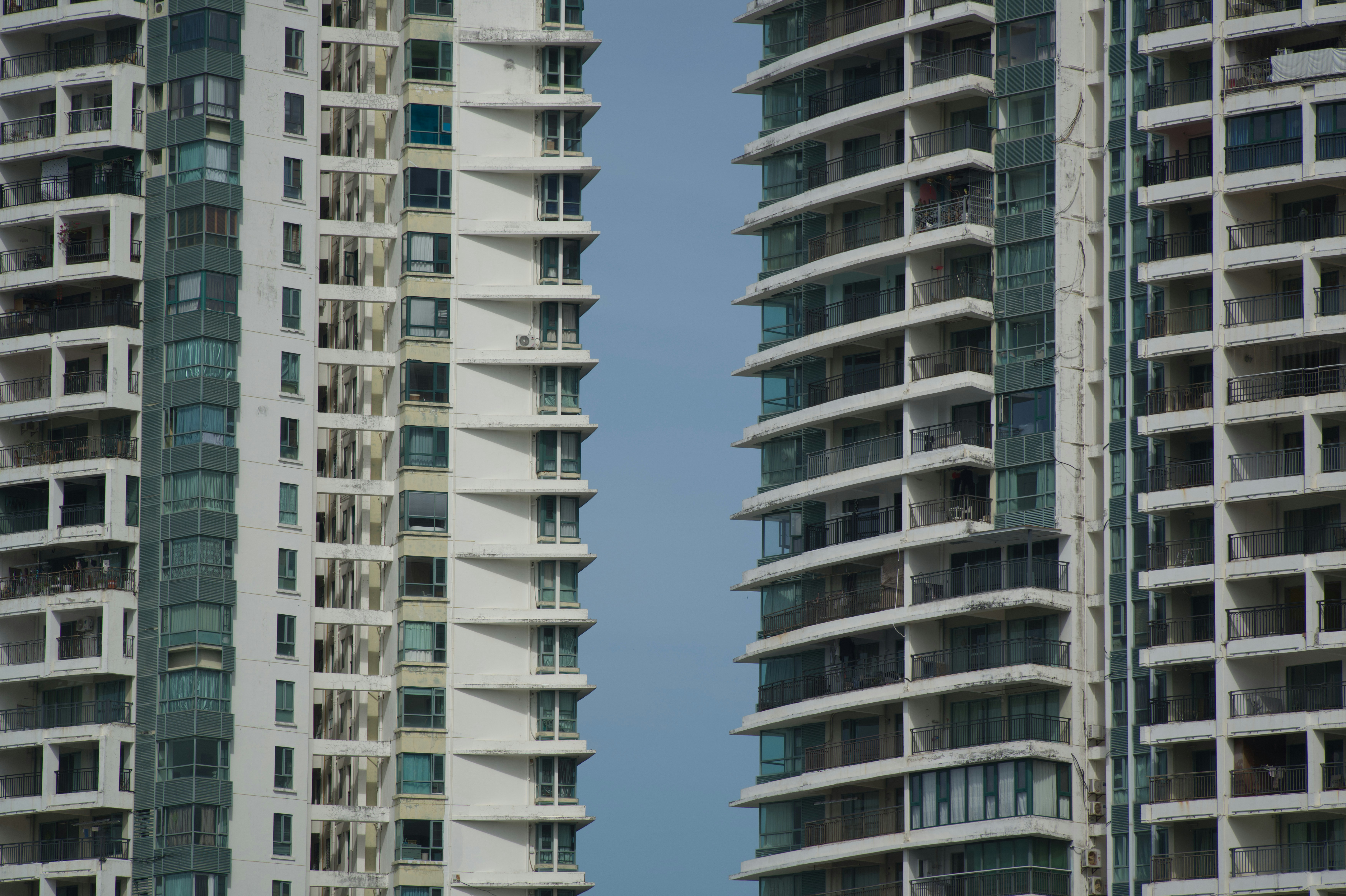 Twin Towers in Synchrony
