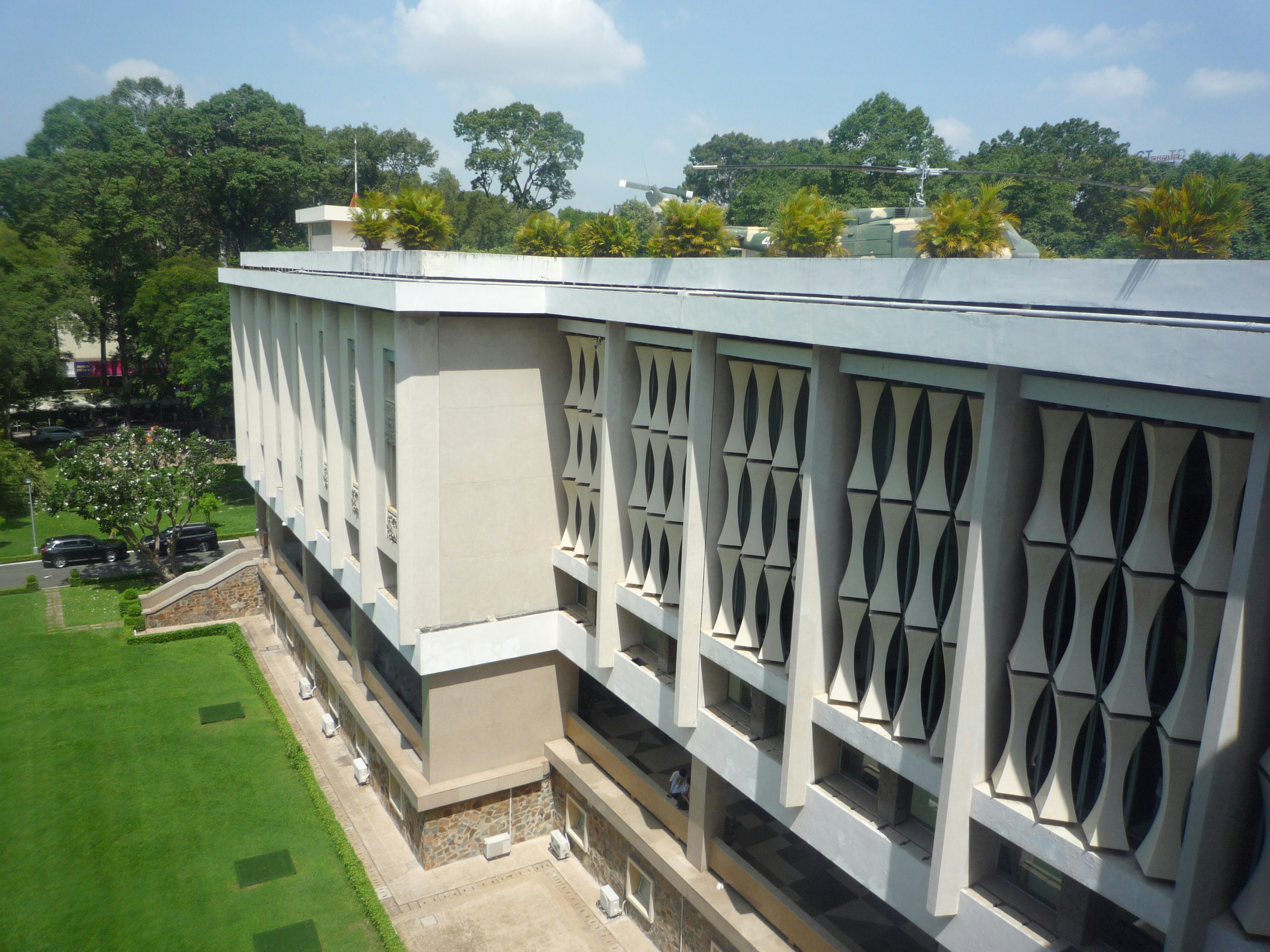 Mid-Century Facade: Repetitive Concrete Patterns Along a Roofline