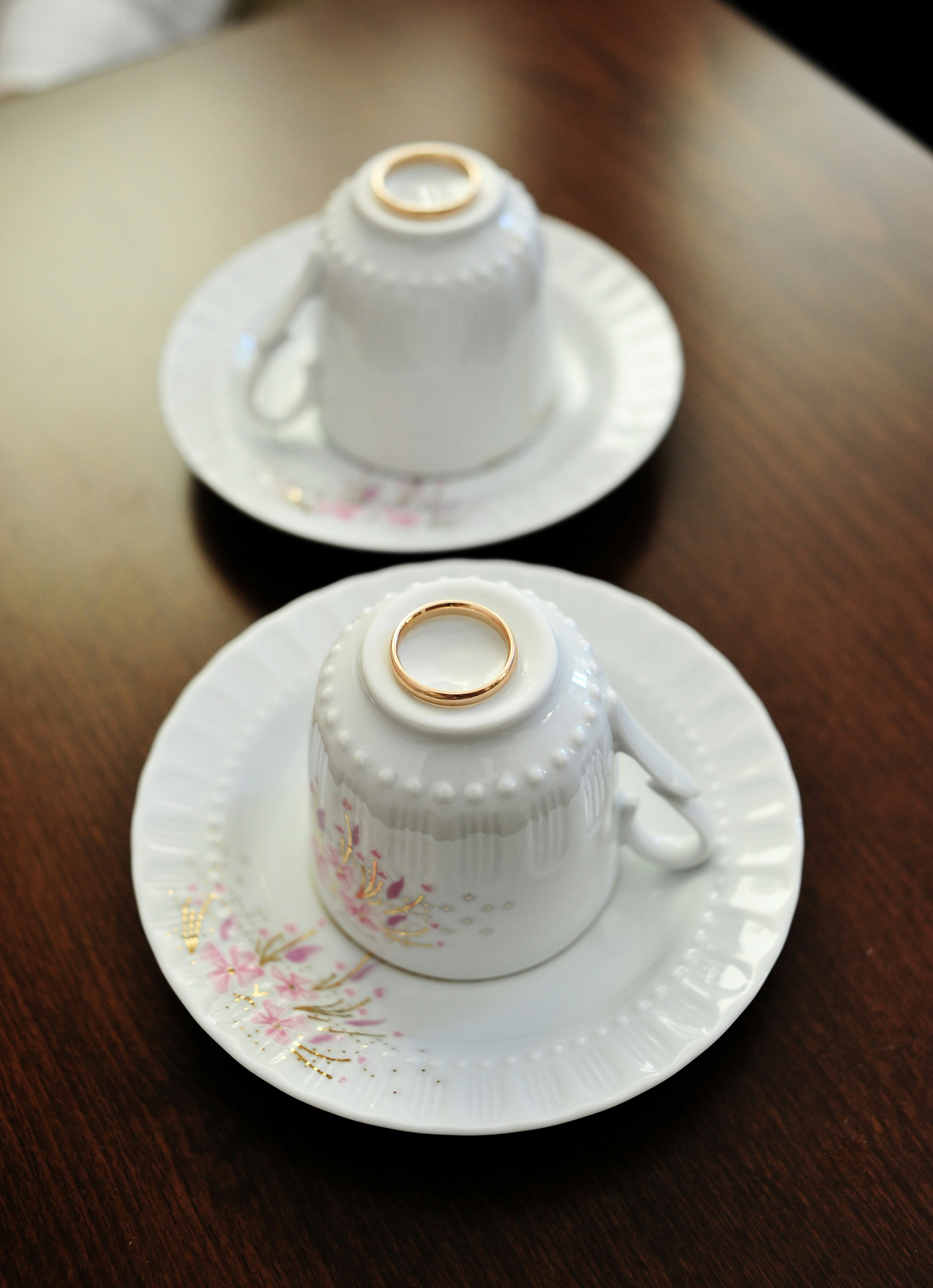 Aligned Teacups: A Subtle Mirror of Dainty Stems