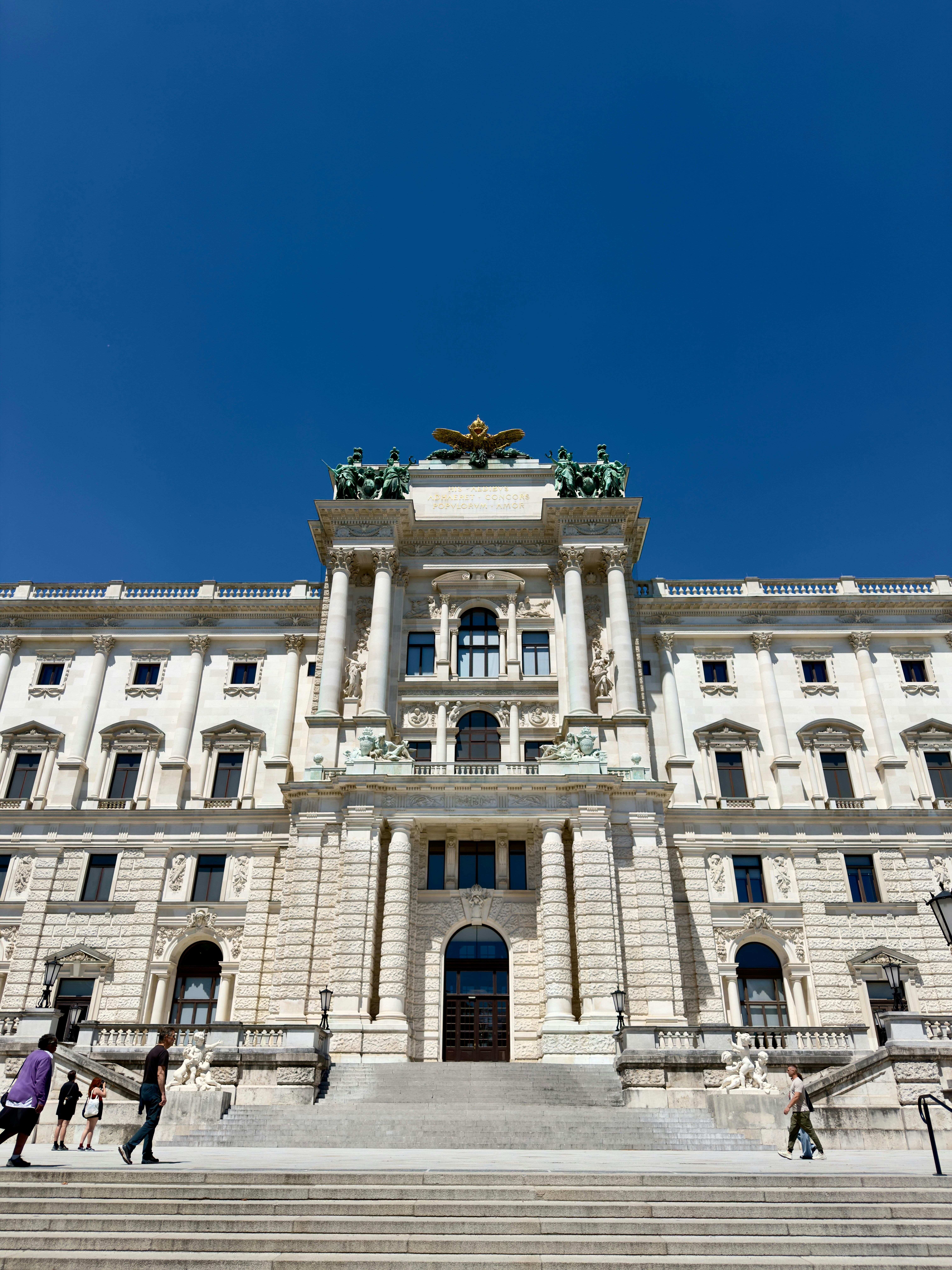 Grandeur at the Grand Stair: A Beaux-Arts Facade Under a Clear Sky