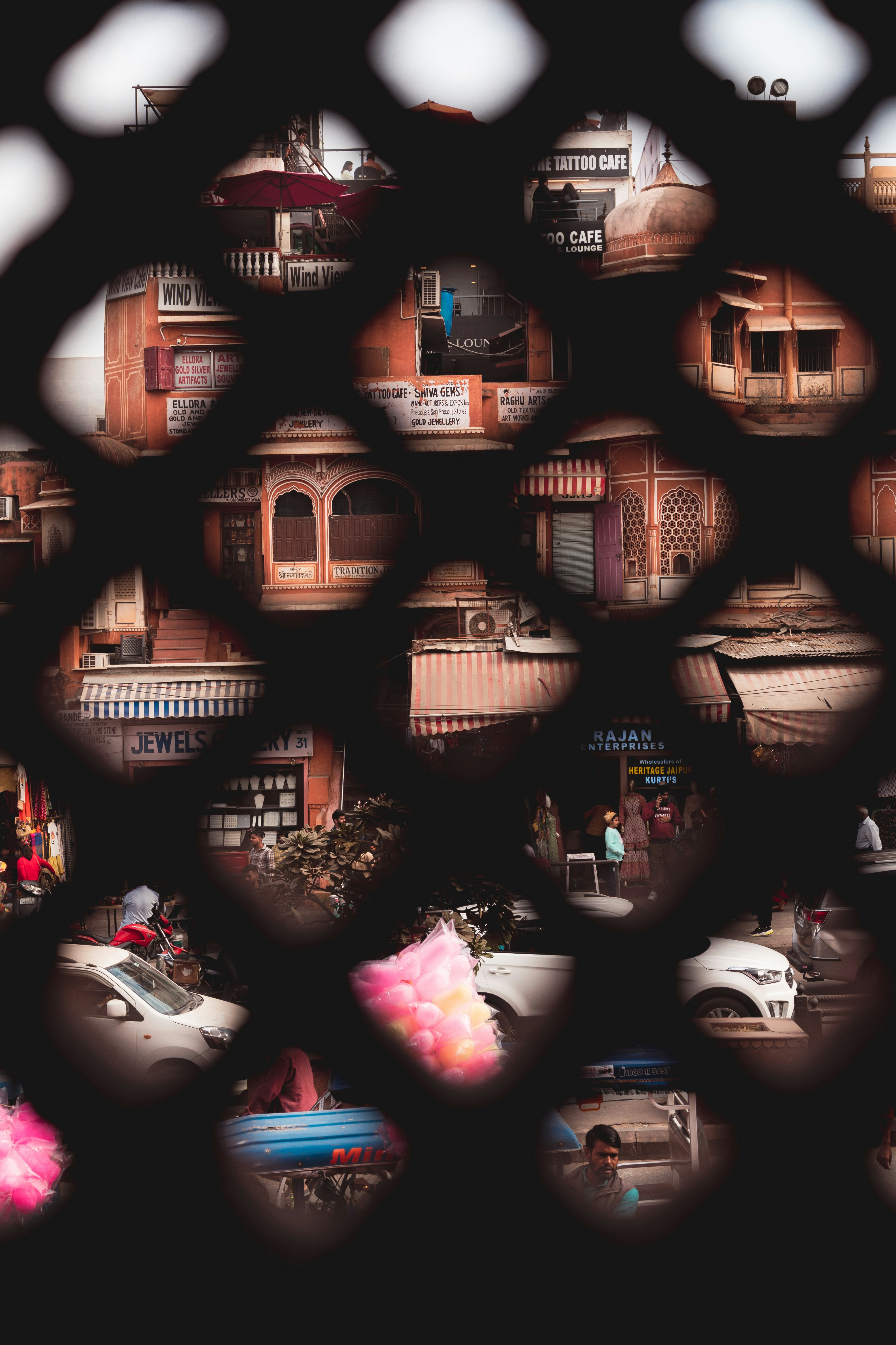 Urban Street View through a Geometric Veil