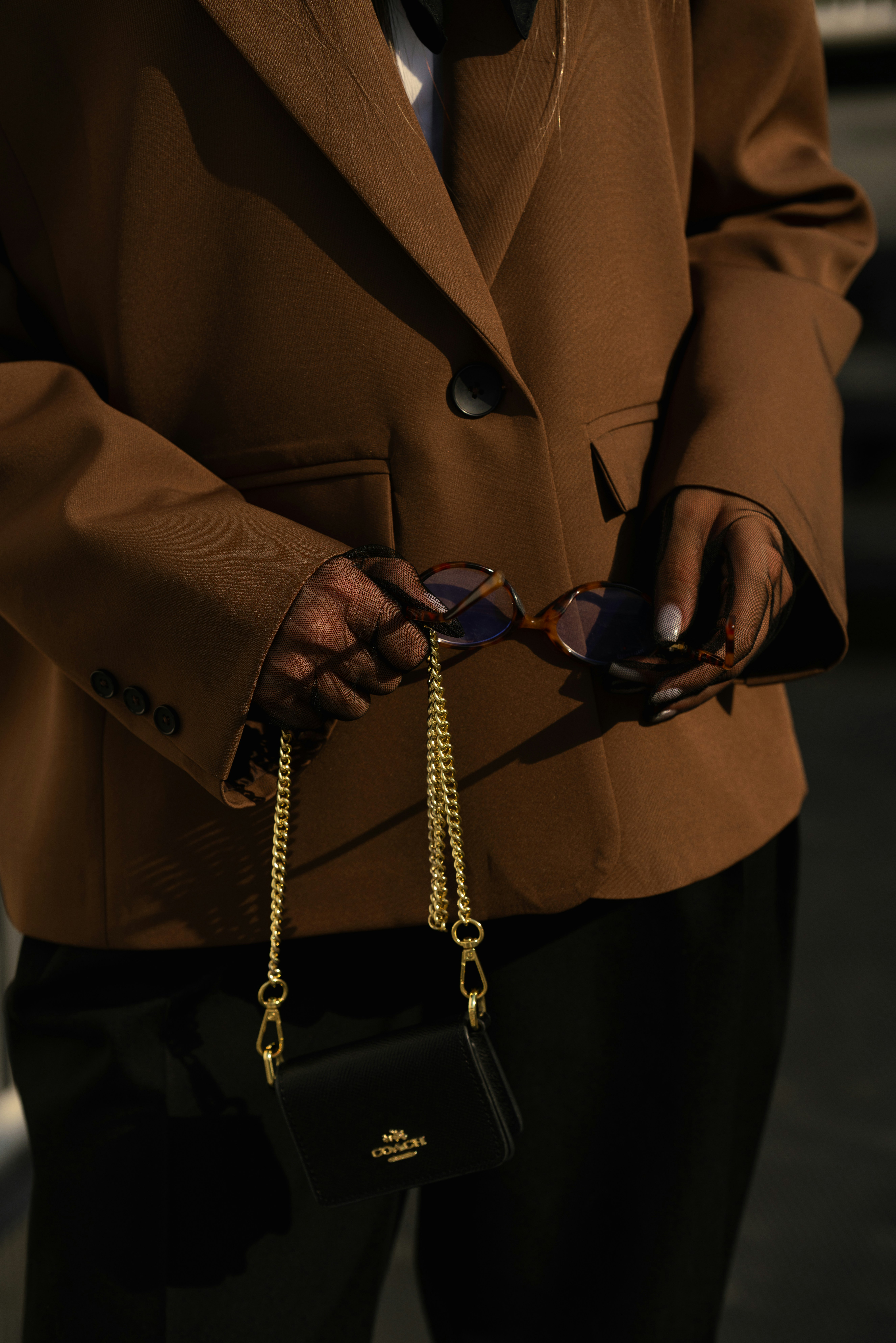 Amber undertones: a tailored moment with a sunlit edge
