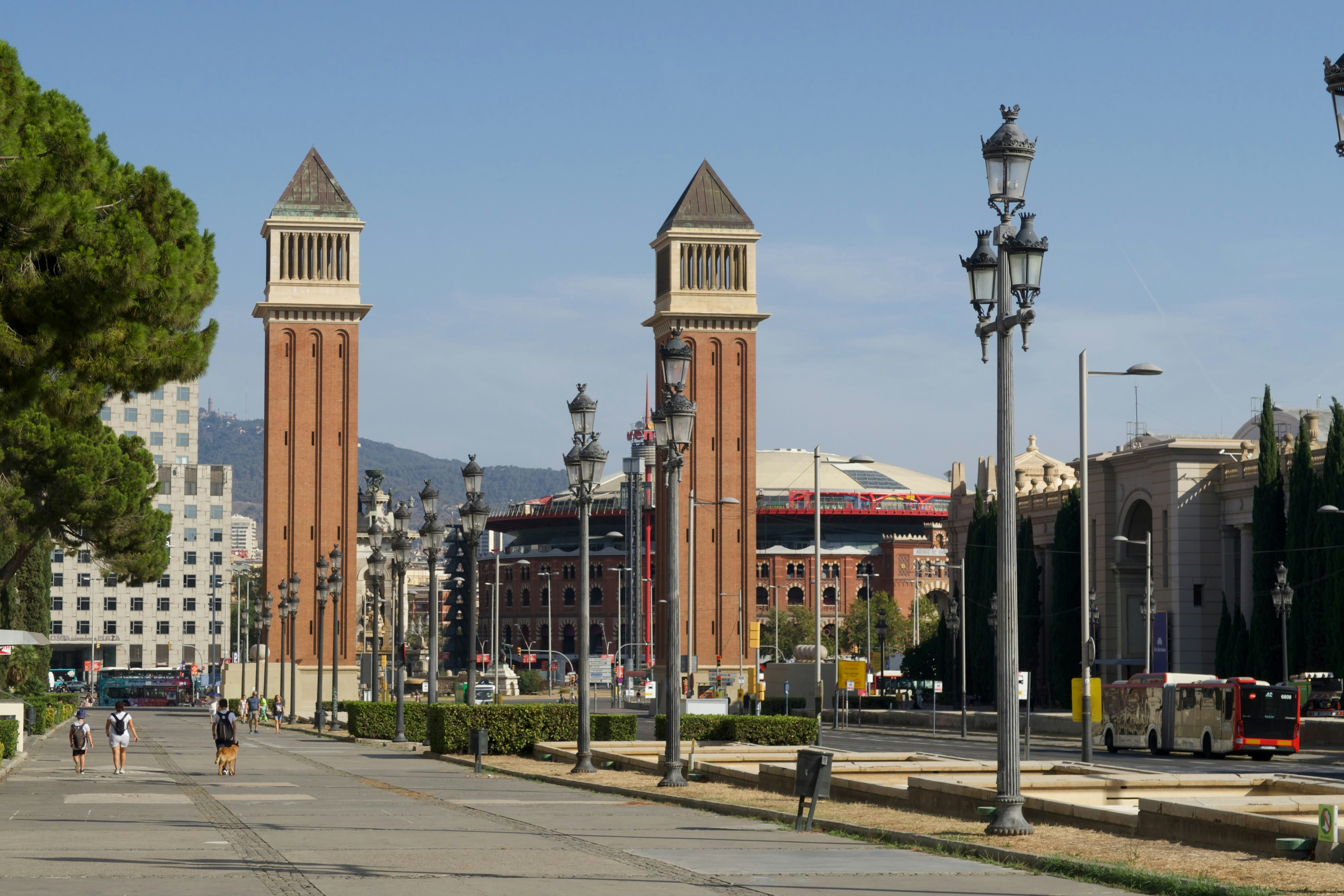 Gateway Lights and Towers: A Seaside Boulevard in Balance