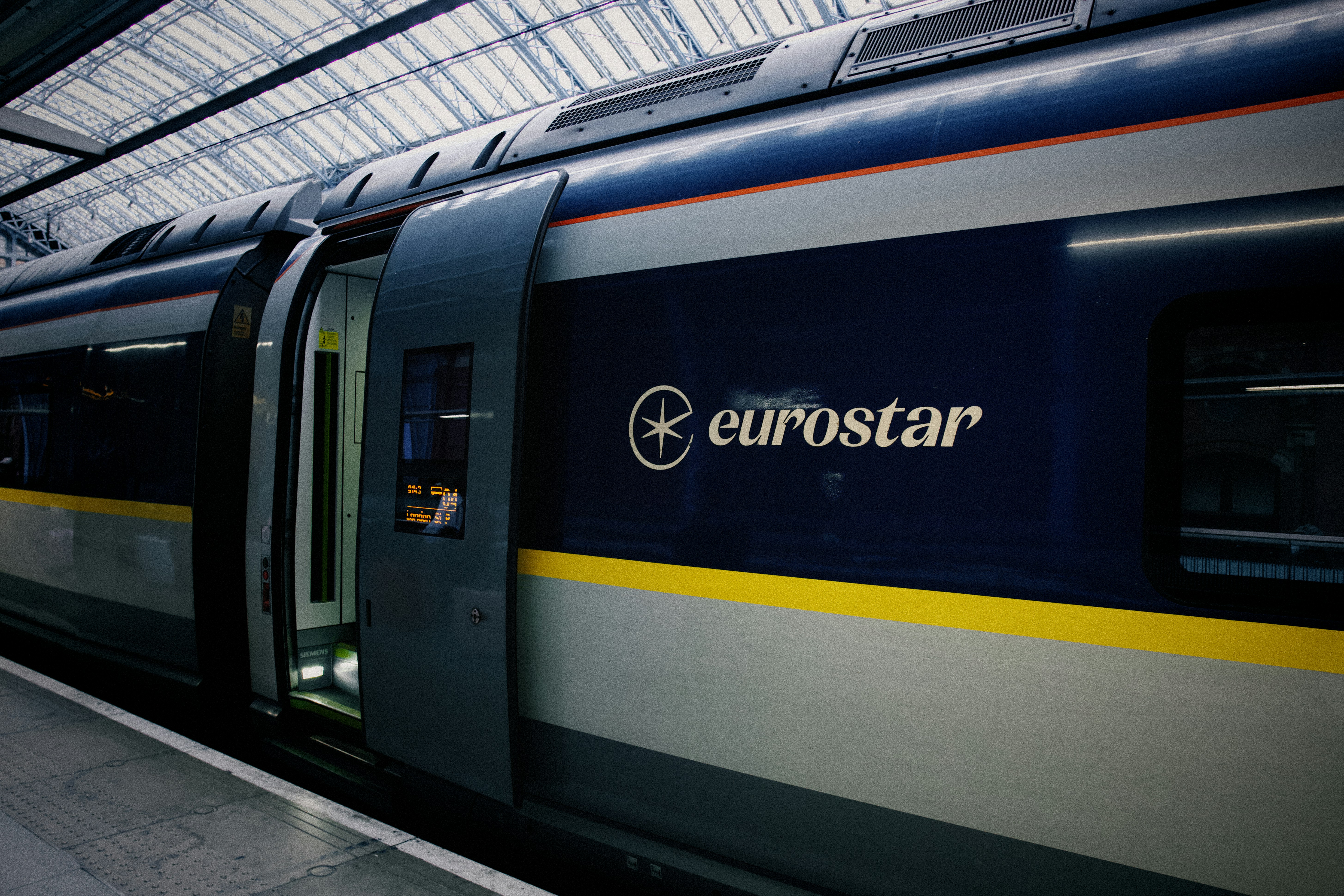 Eurostar at Dawn: The Quiet Threshold Between Platform and Carriage
