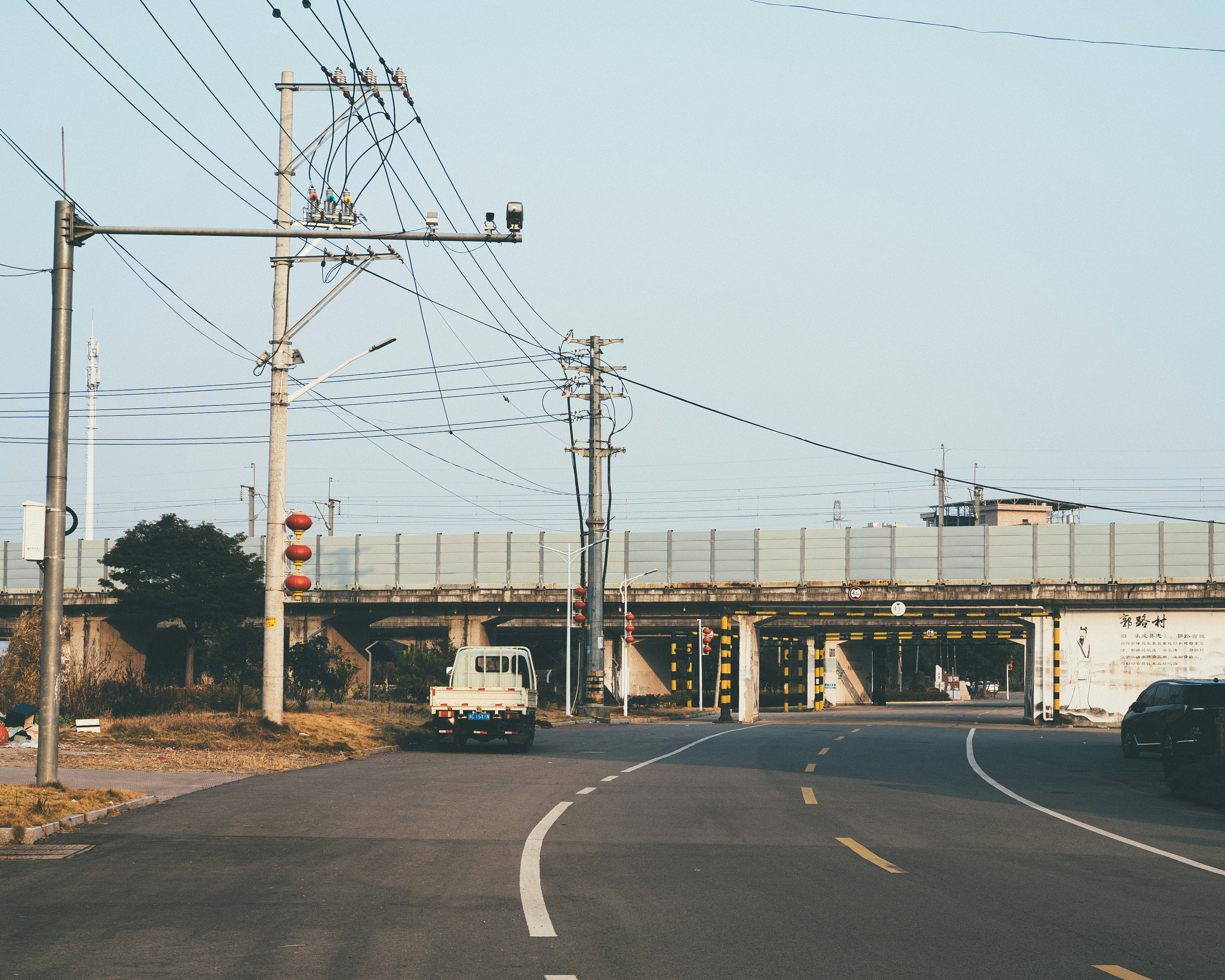 Roadside Convergence under the Overpass