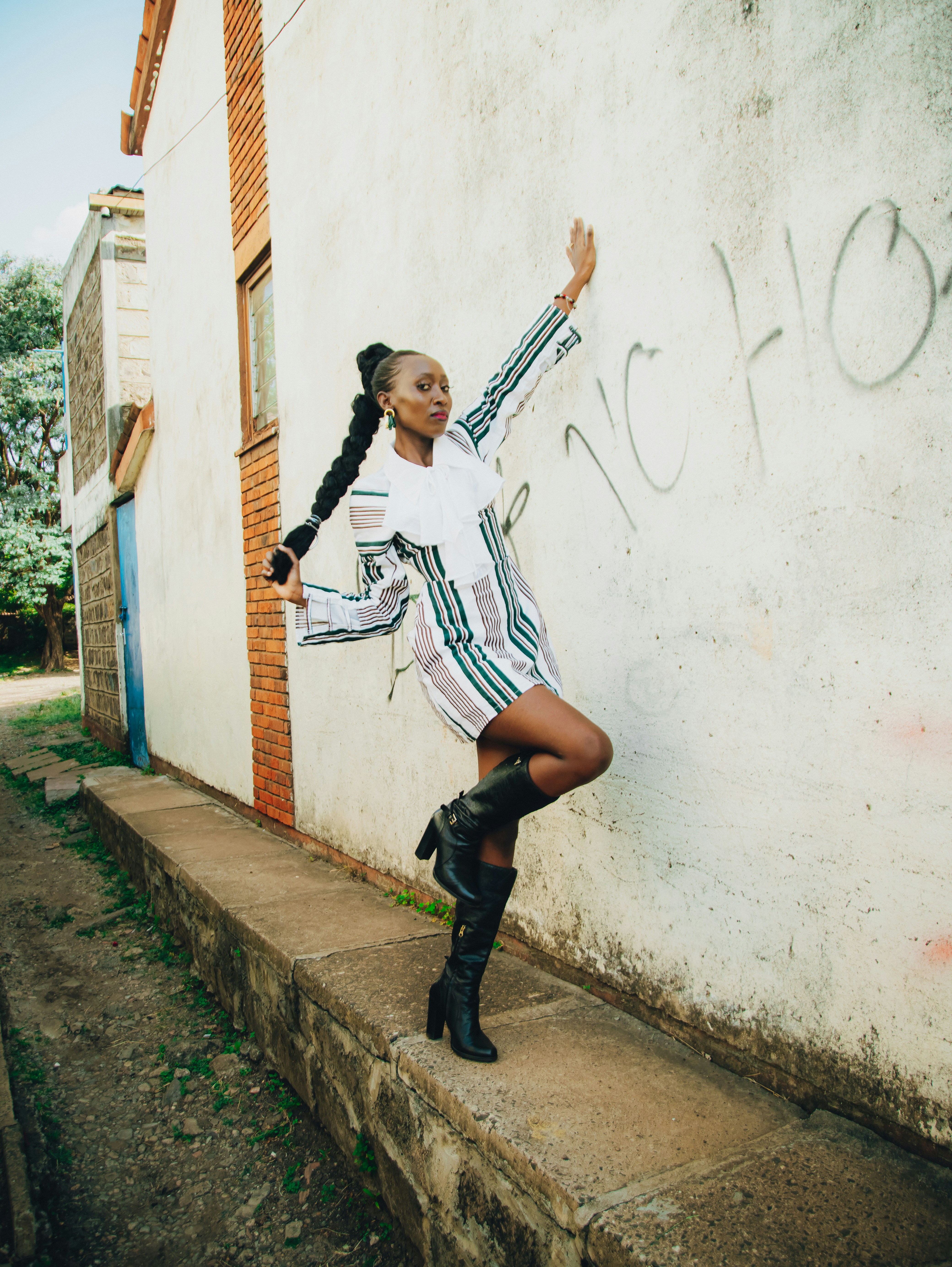 Pose on the Alleywall: A Stride of Style