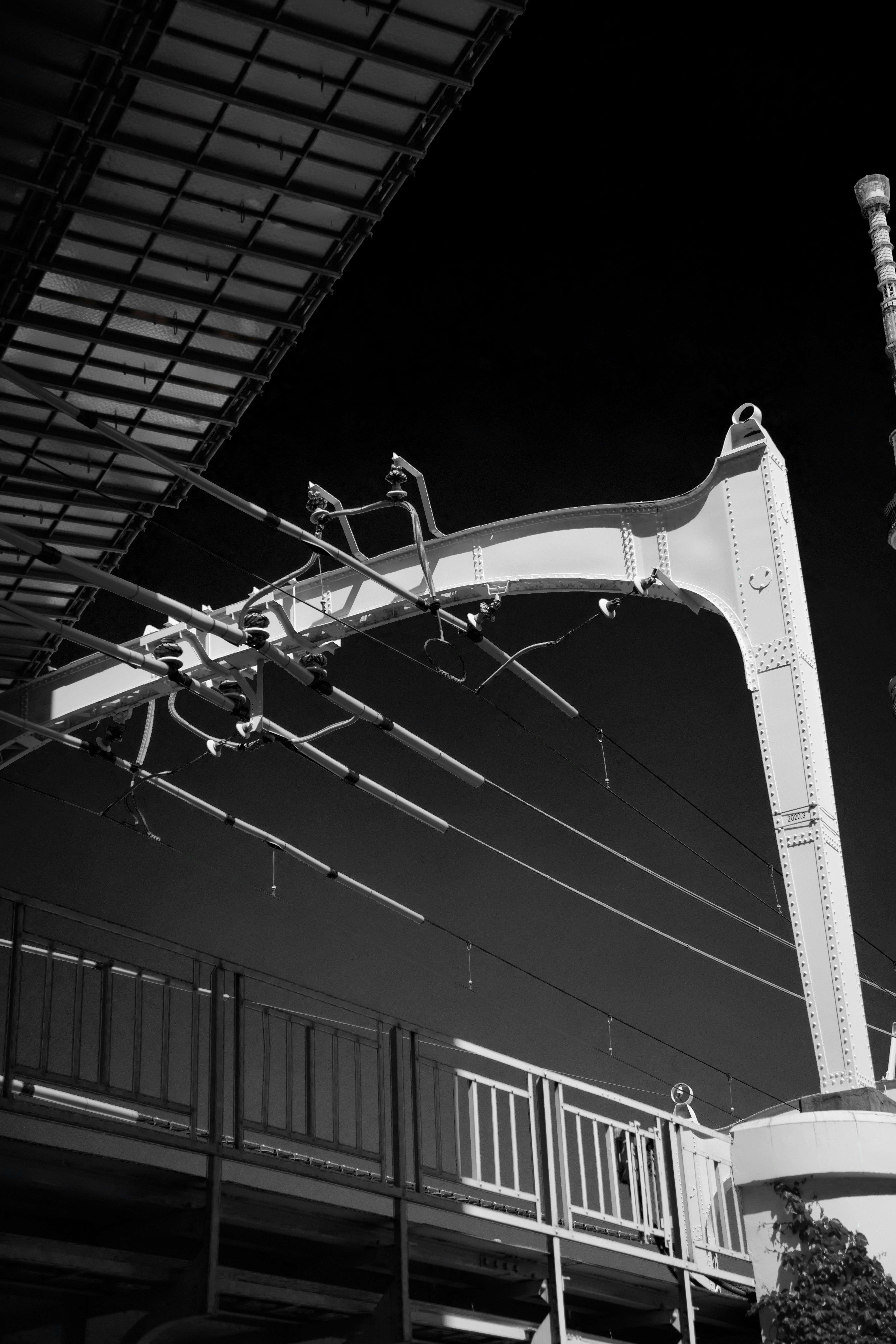 Suspended Steel Threads Over a Quiet Horizon