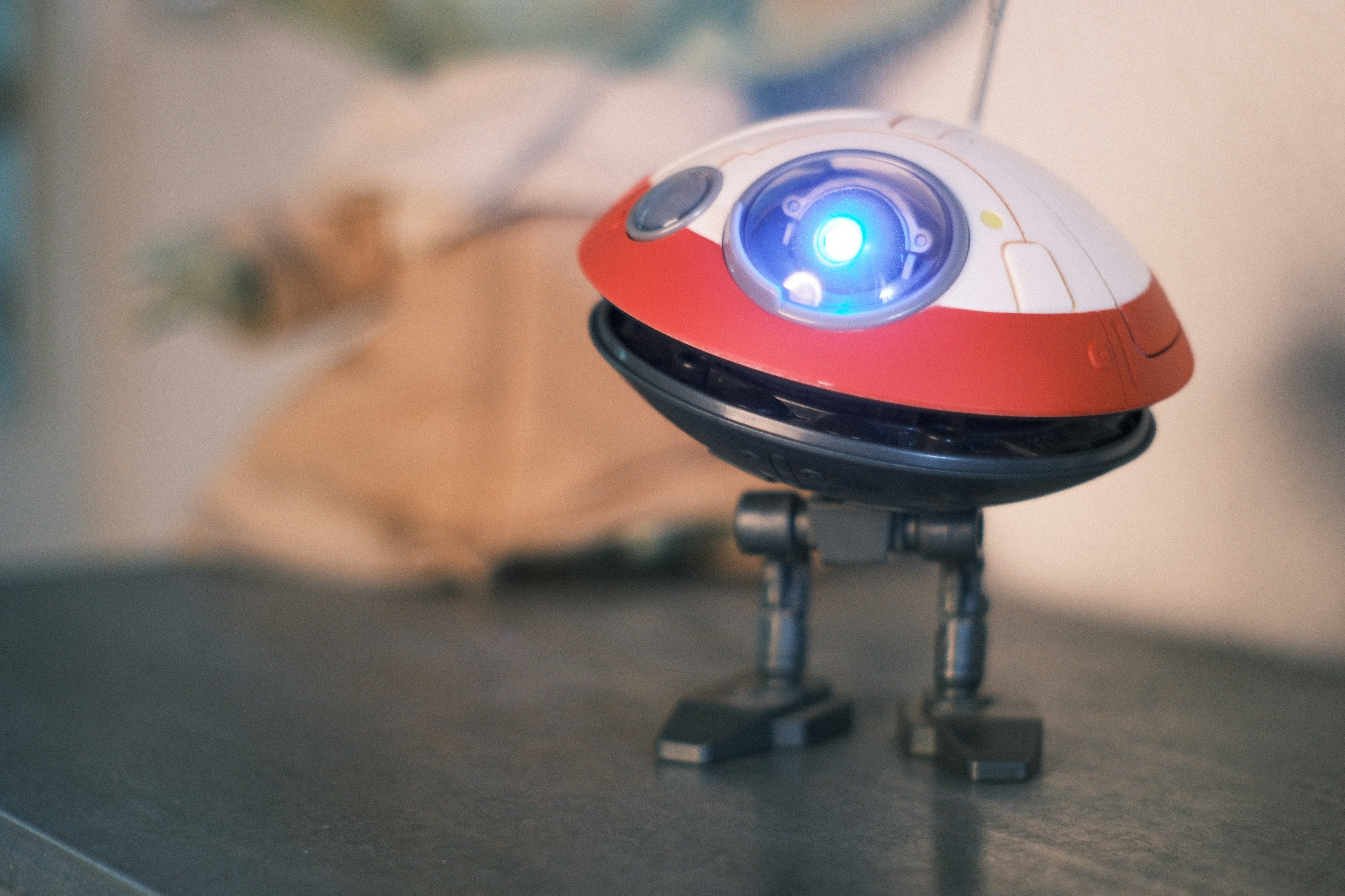 Blue-eye Beacon: A Tiny Robot’s Grounded Gaze