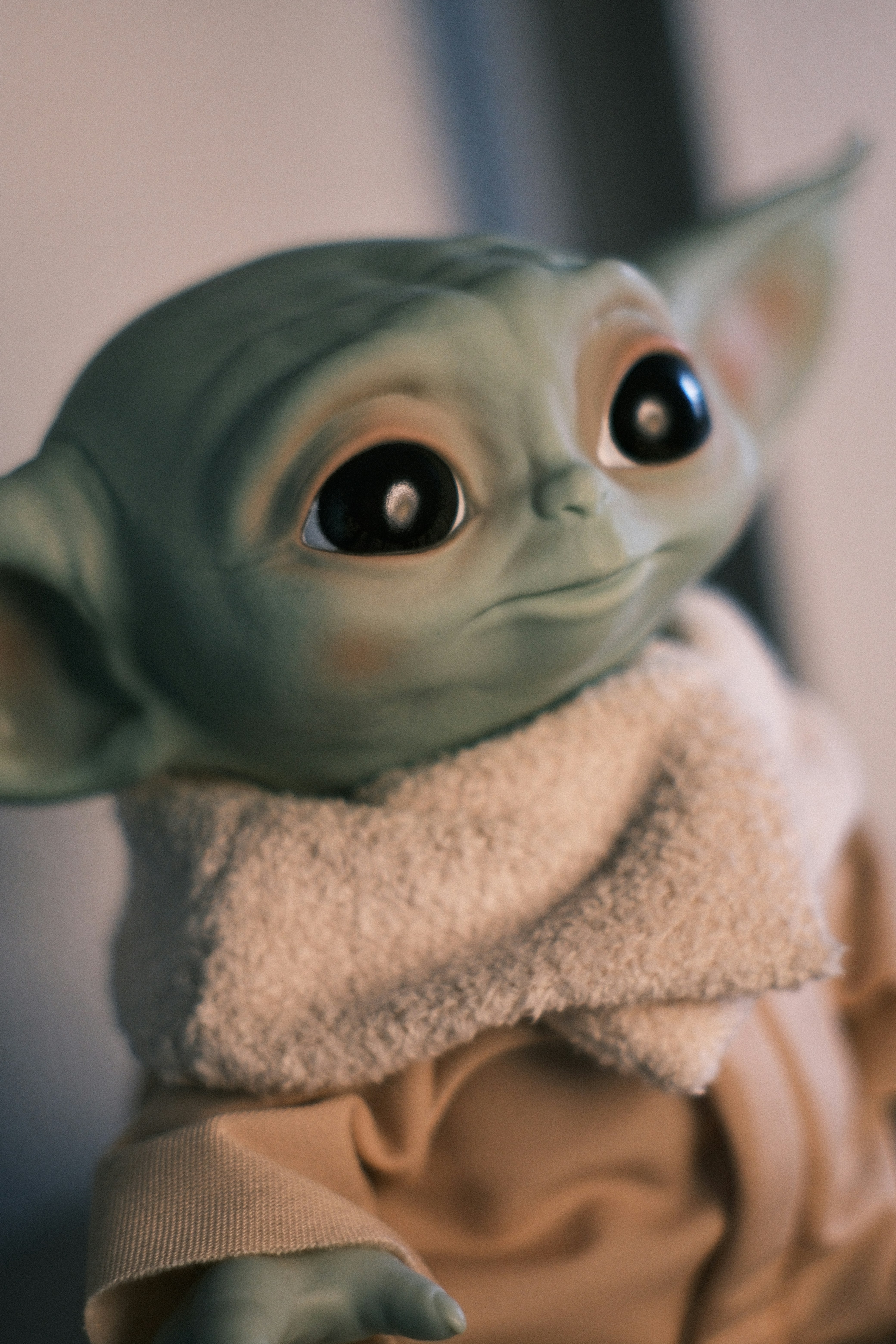Baby Yoda Peek: Wide-Eyed Moment with Soft Focus