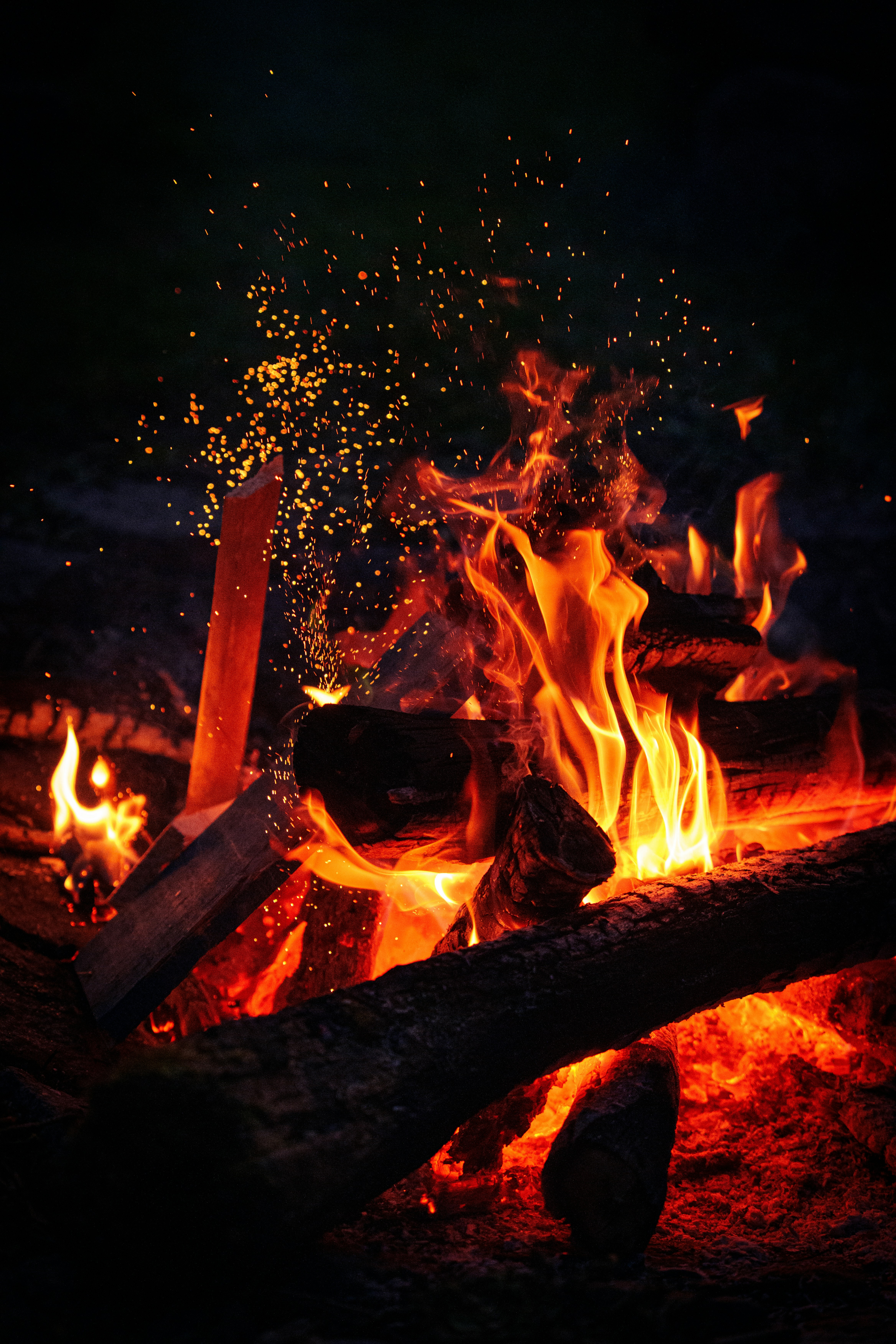 Embers in the Night: A Campfire Symphony