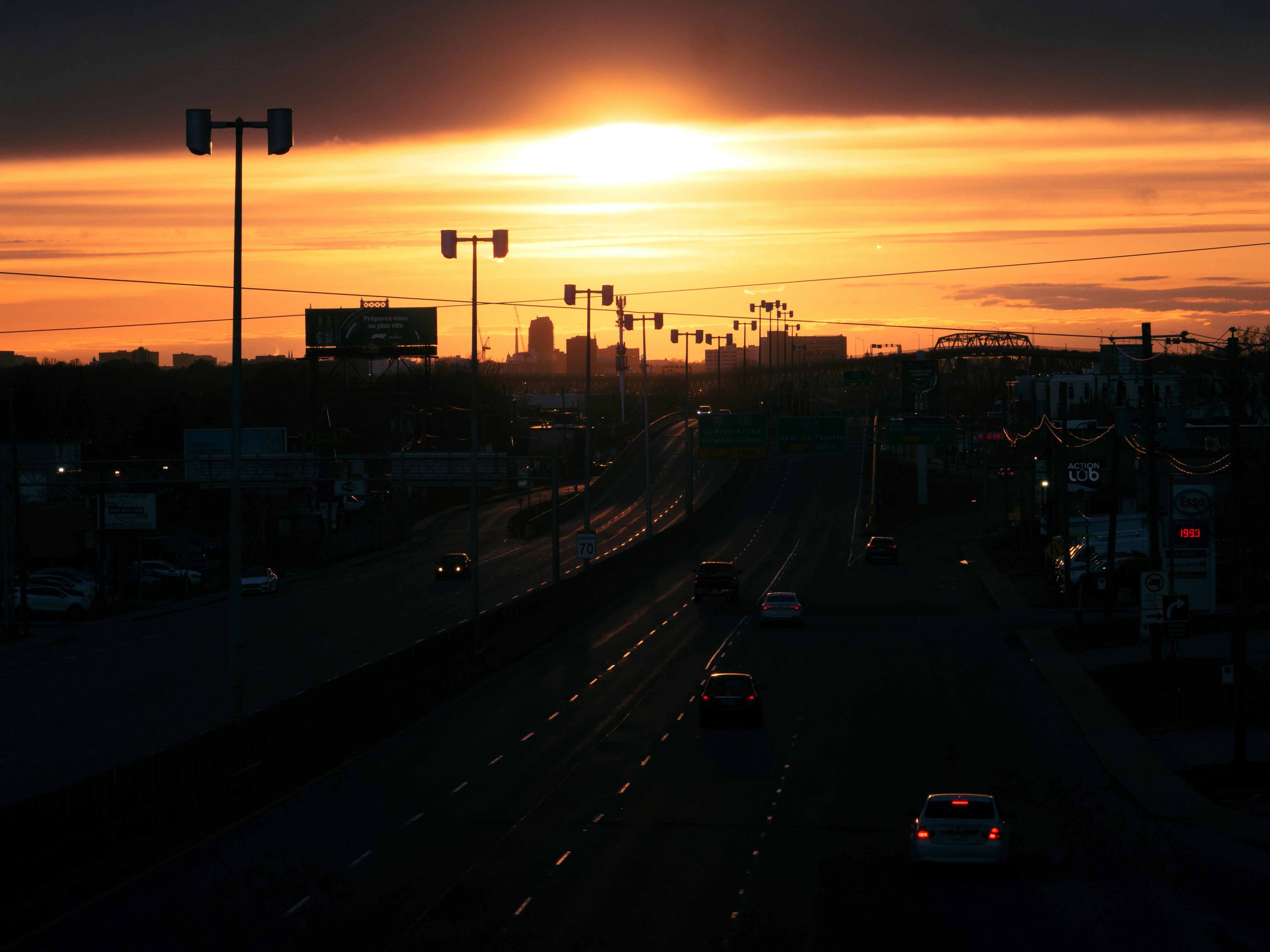 Sunset Traffic Corridor: Cityscape Dusk on a Multi-Lane Boulevard