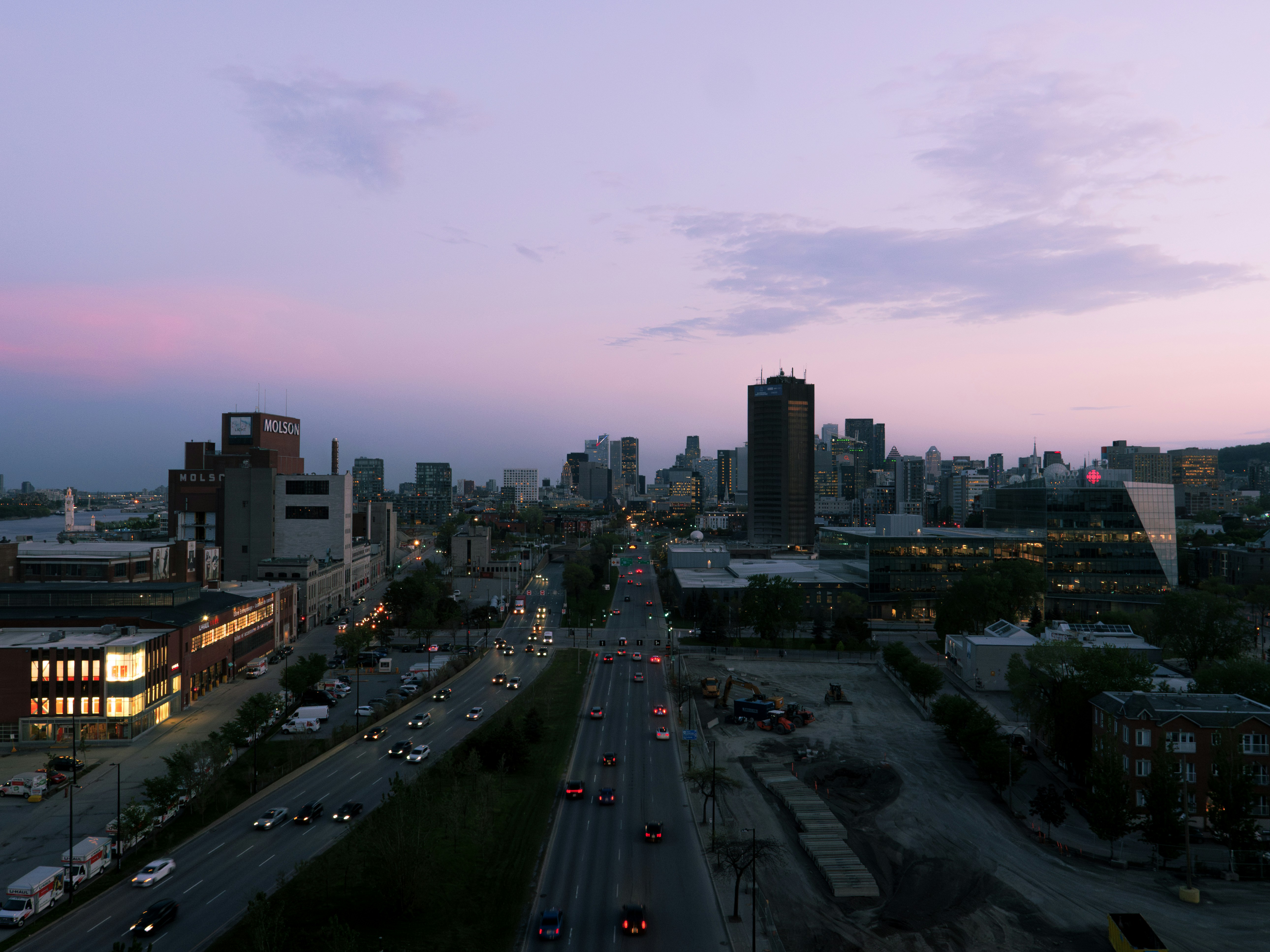 Dusk Over the Metropolis: A Veil of Evening Light on the Busy Spine