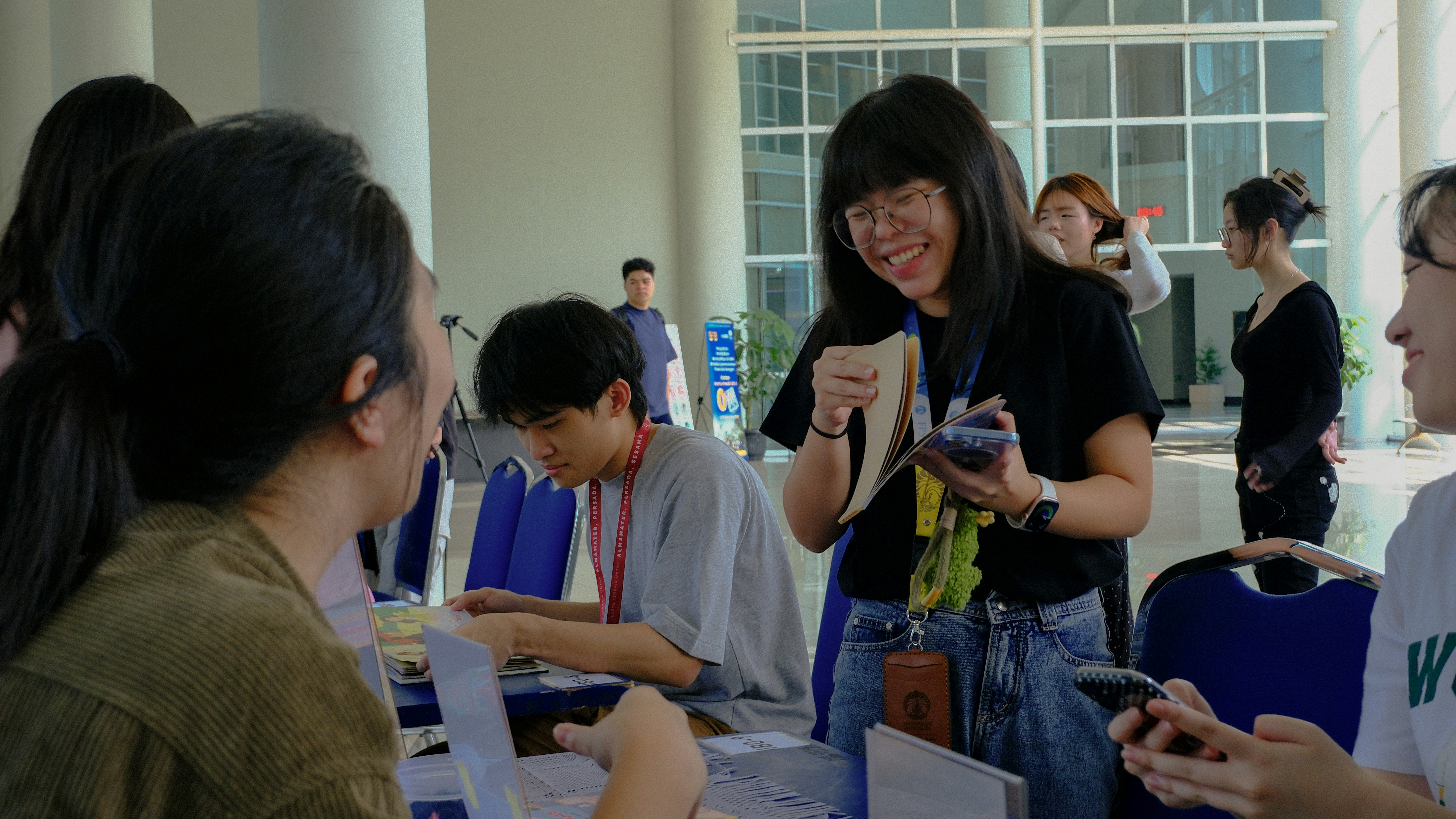 Conversation Under the Atrium: A Selfie-Ready Moment