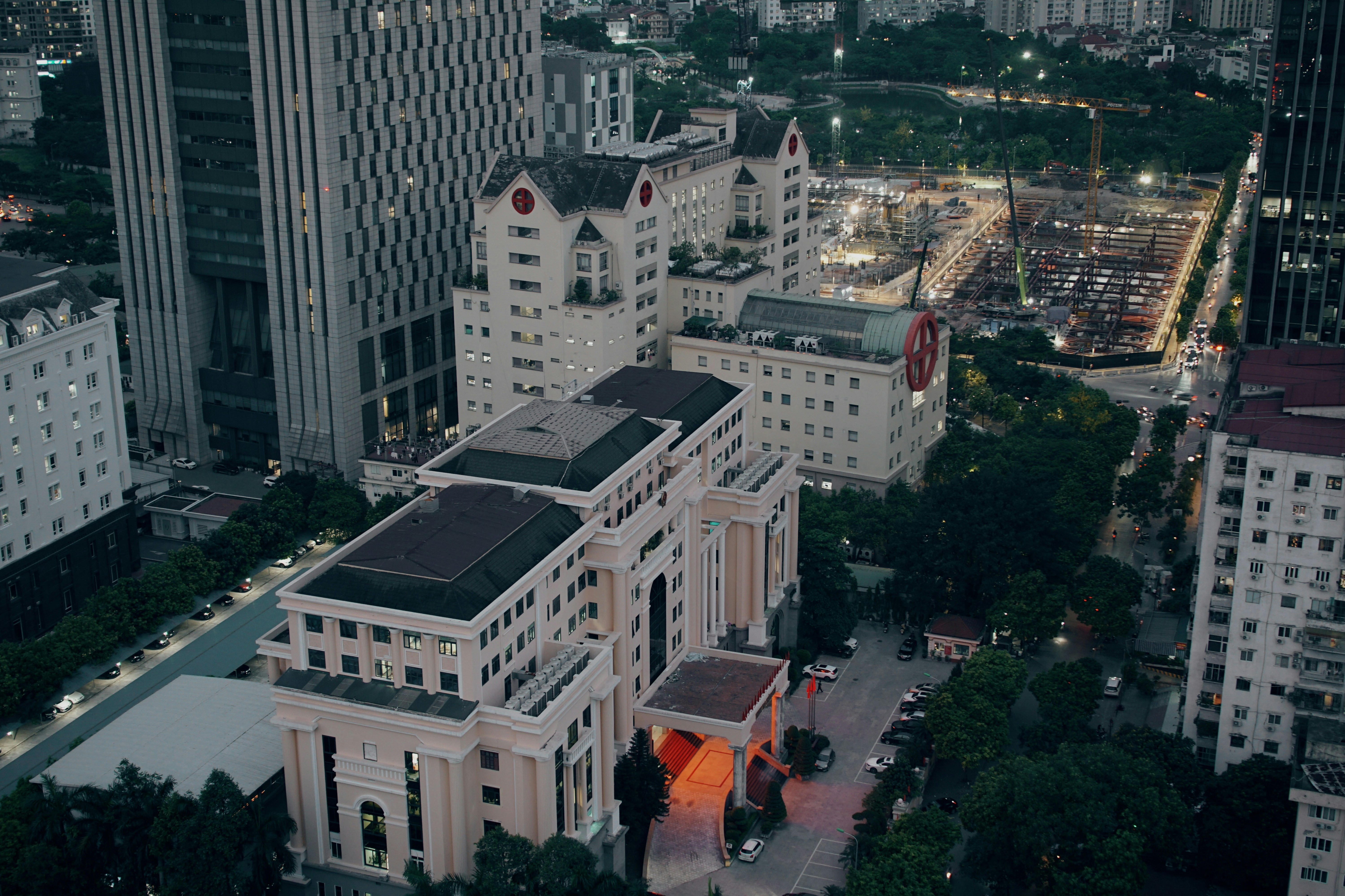 Urban Campus Rising: Aerial View of a Courtyard-Flaunted Architecture