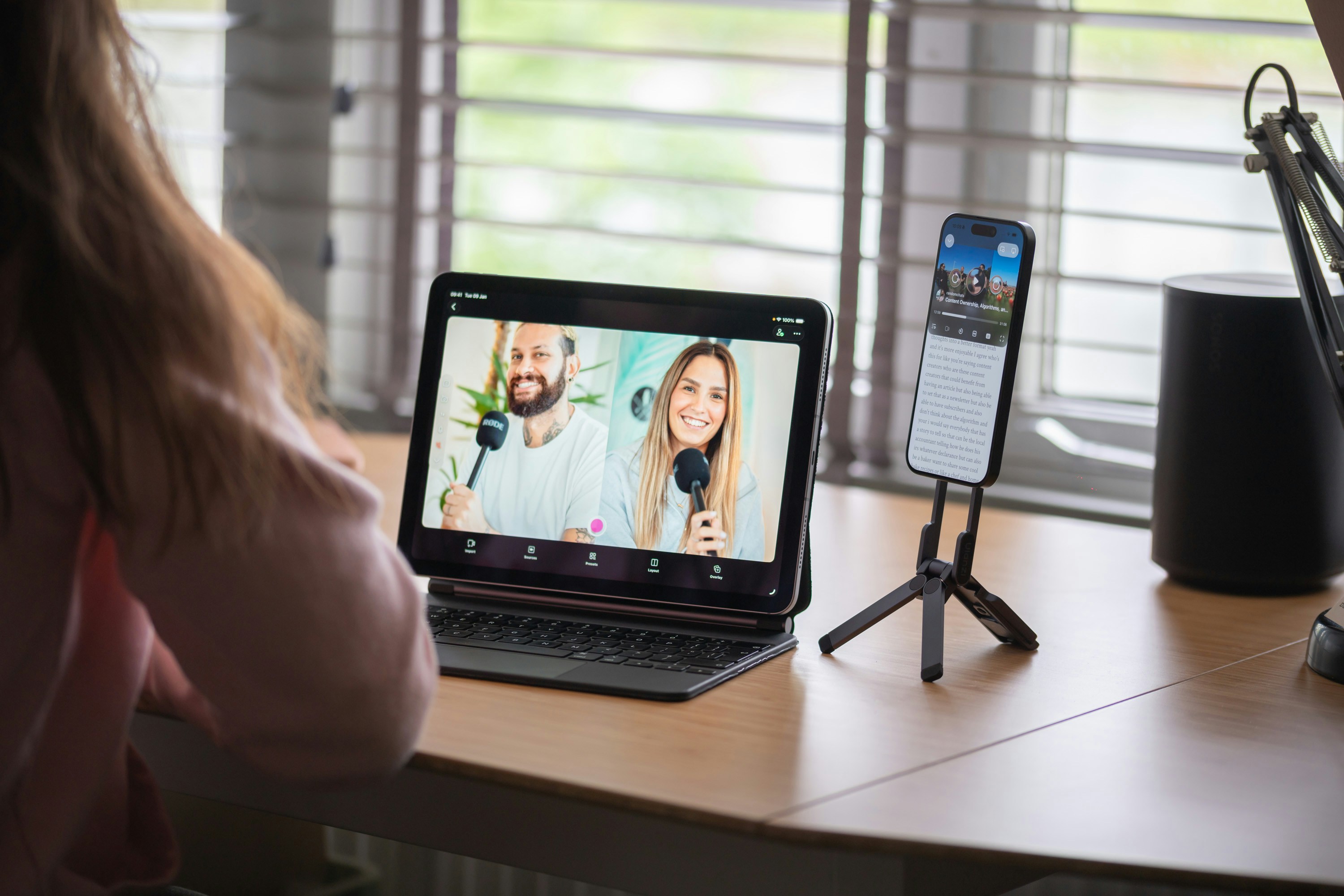 Video Call Studio: A Creator's Desk with a Dual-Screen Setup