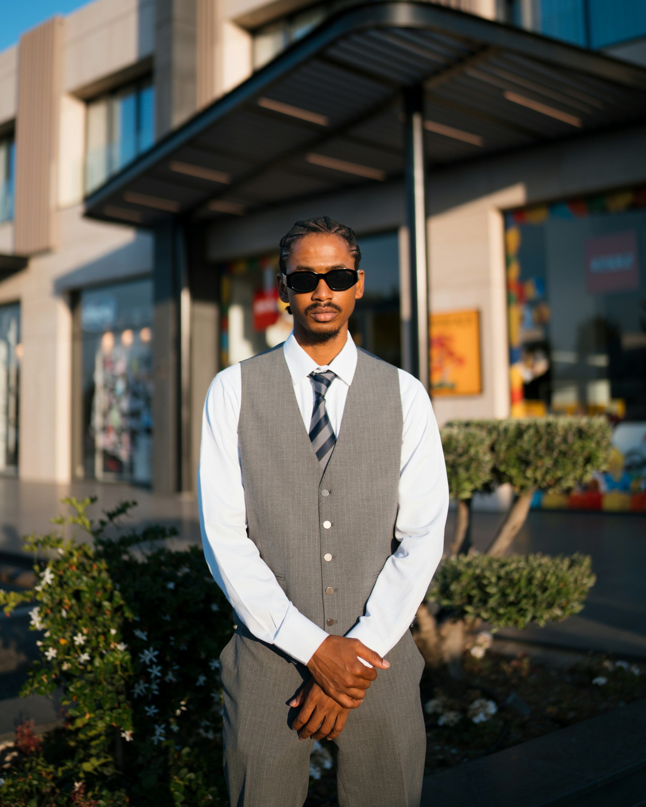 Urbannoir in Grey: A Bespoke Moment in the City