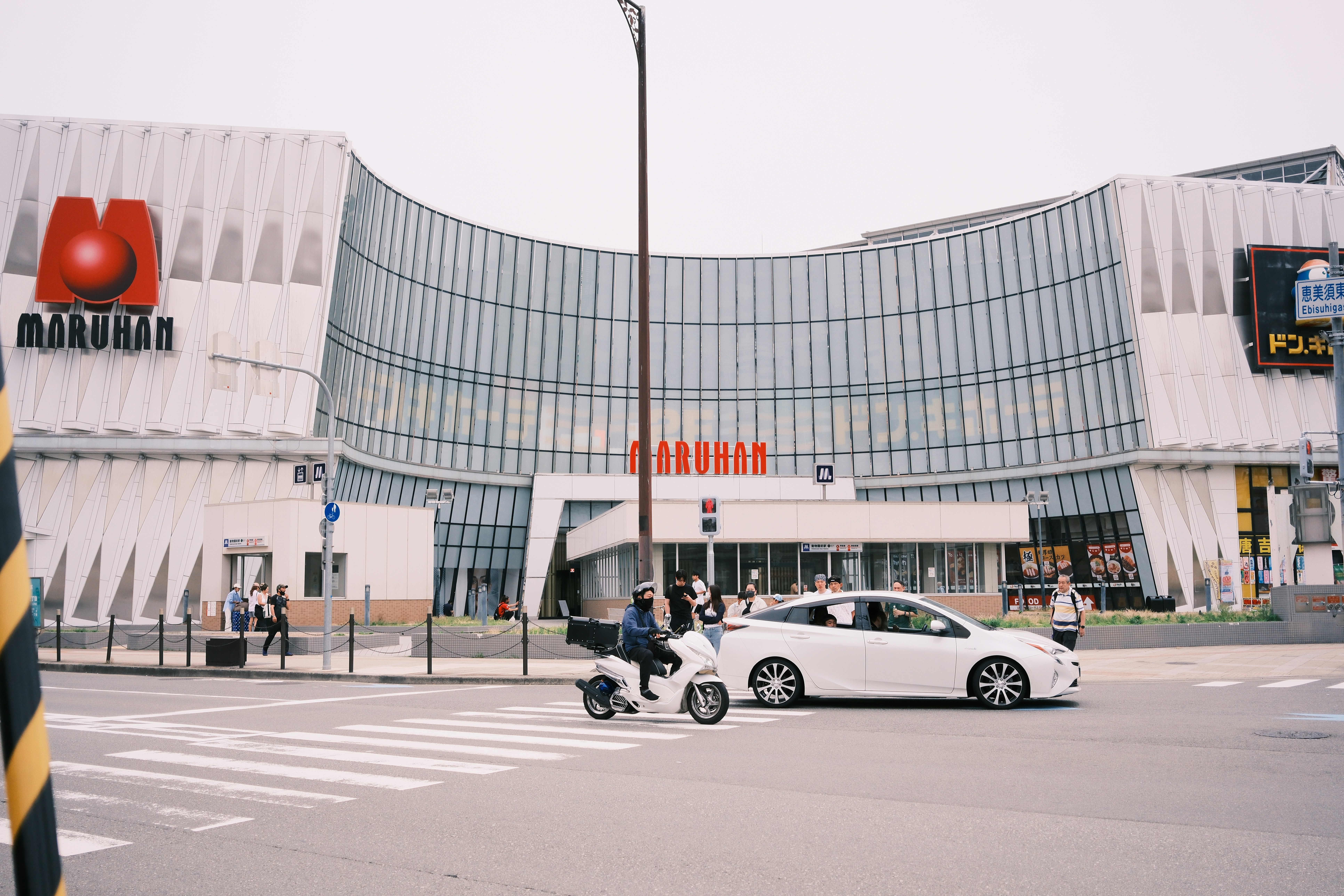 MaruHan Mall: Modern Facade and Street Scene