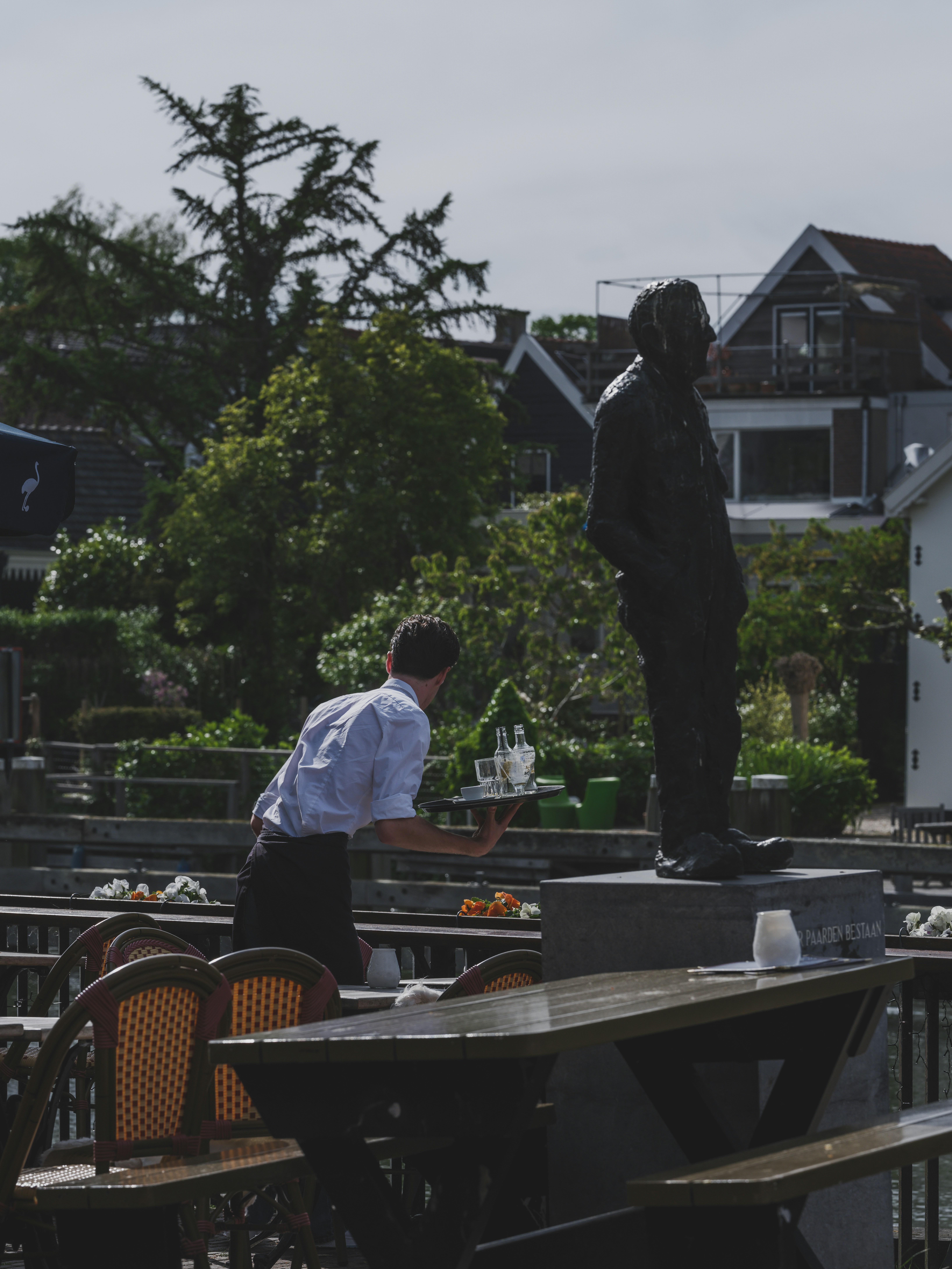 waiter cleaning tables