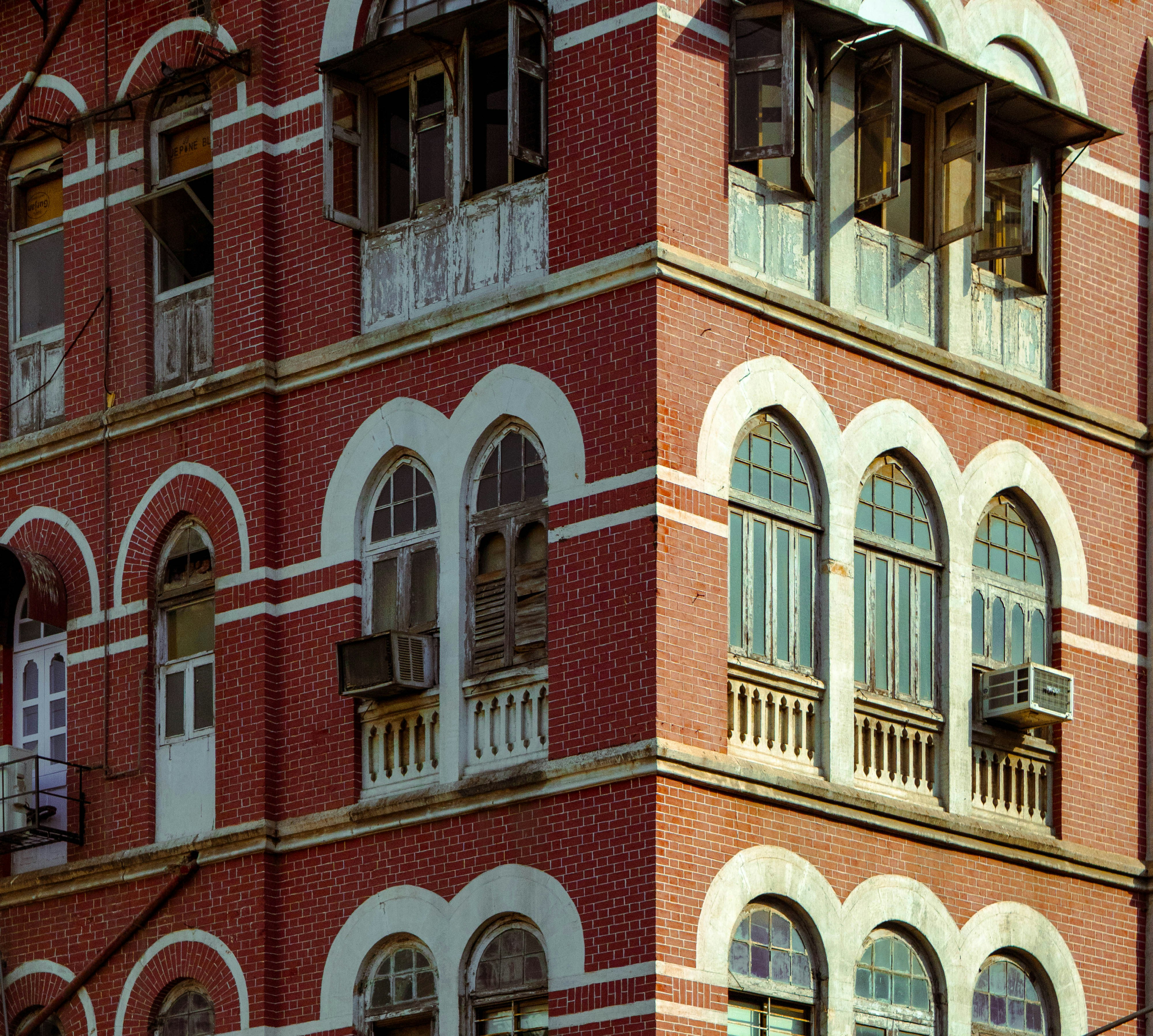 Arched Windows and Brickwork: Yorkstone Facade in Dusk Light