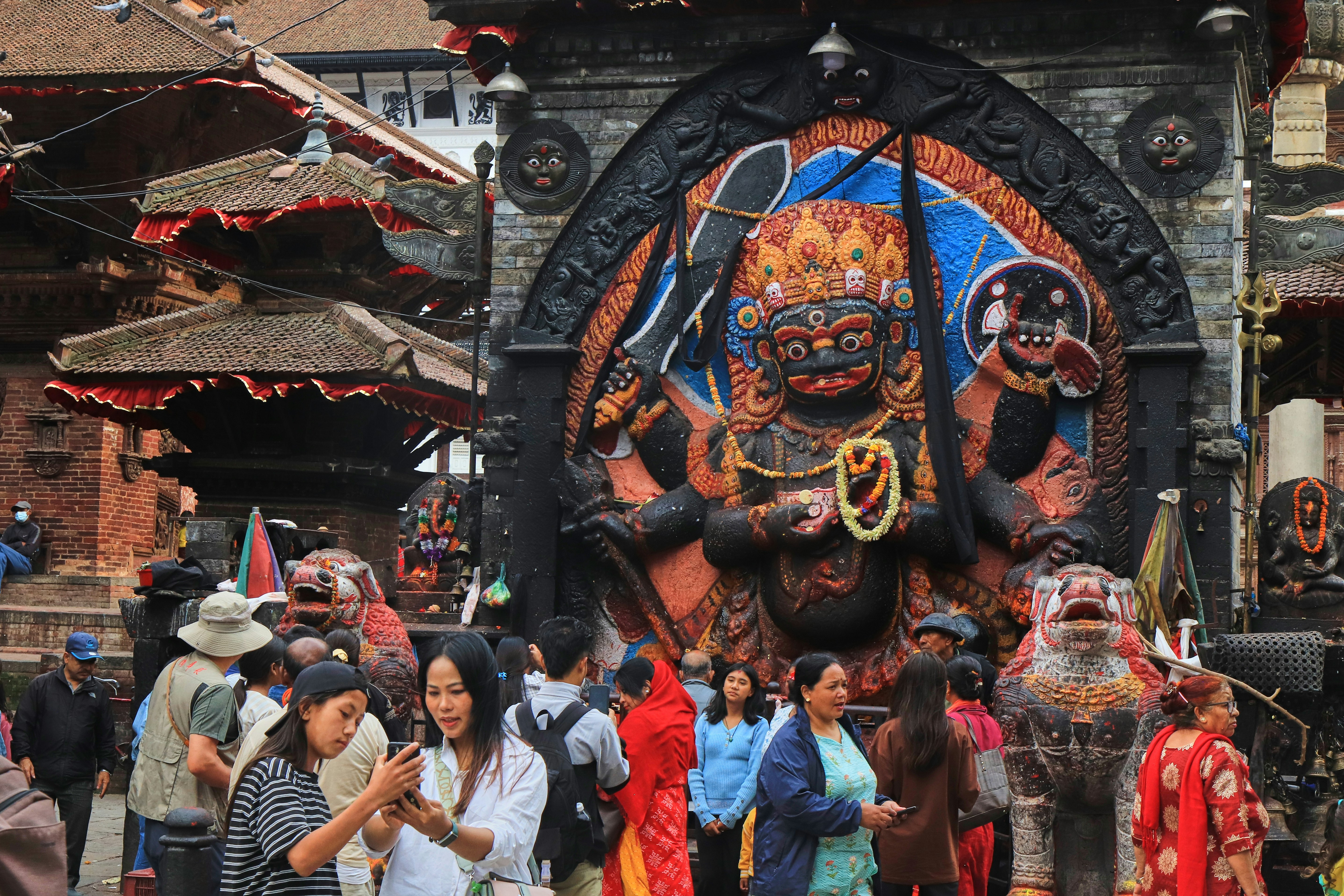 Crowd at the Temple Gate with a Heroic Limb Icon
